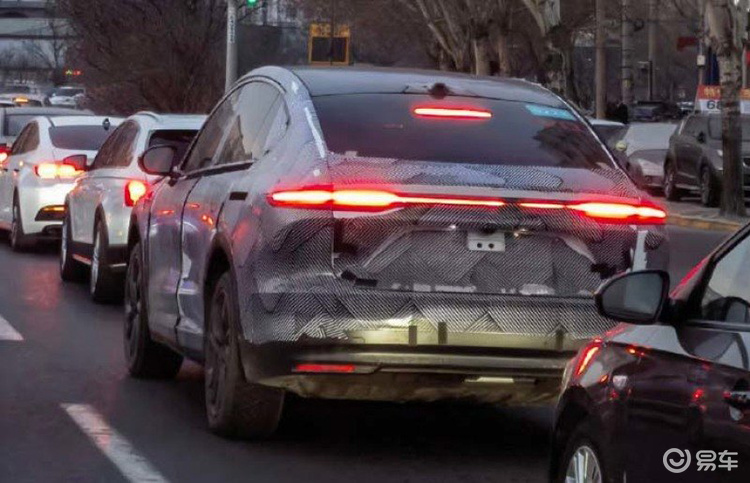 全新蔚来EC6谍照曝光 将配备电动尾翼_易车