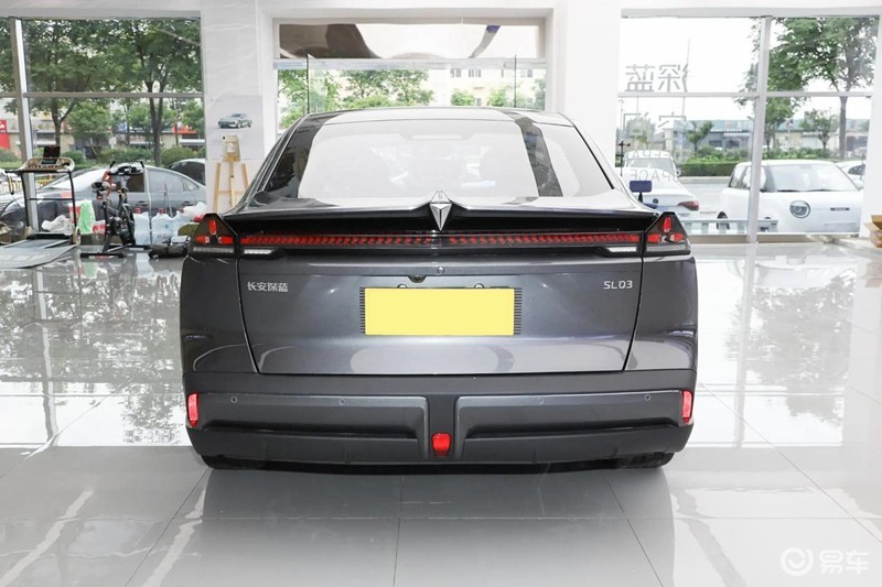 增程VS插混！长安深蓝SL03对比驱逐舰05，选谁？_易车