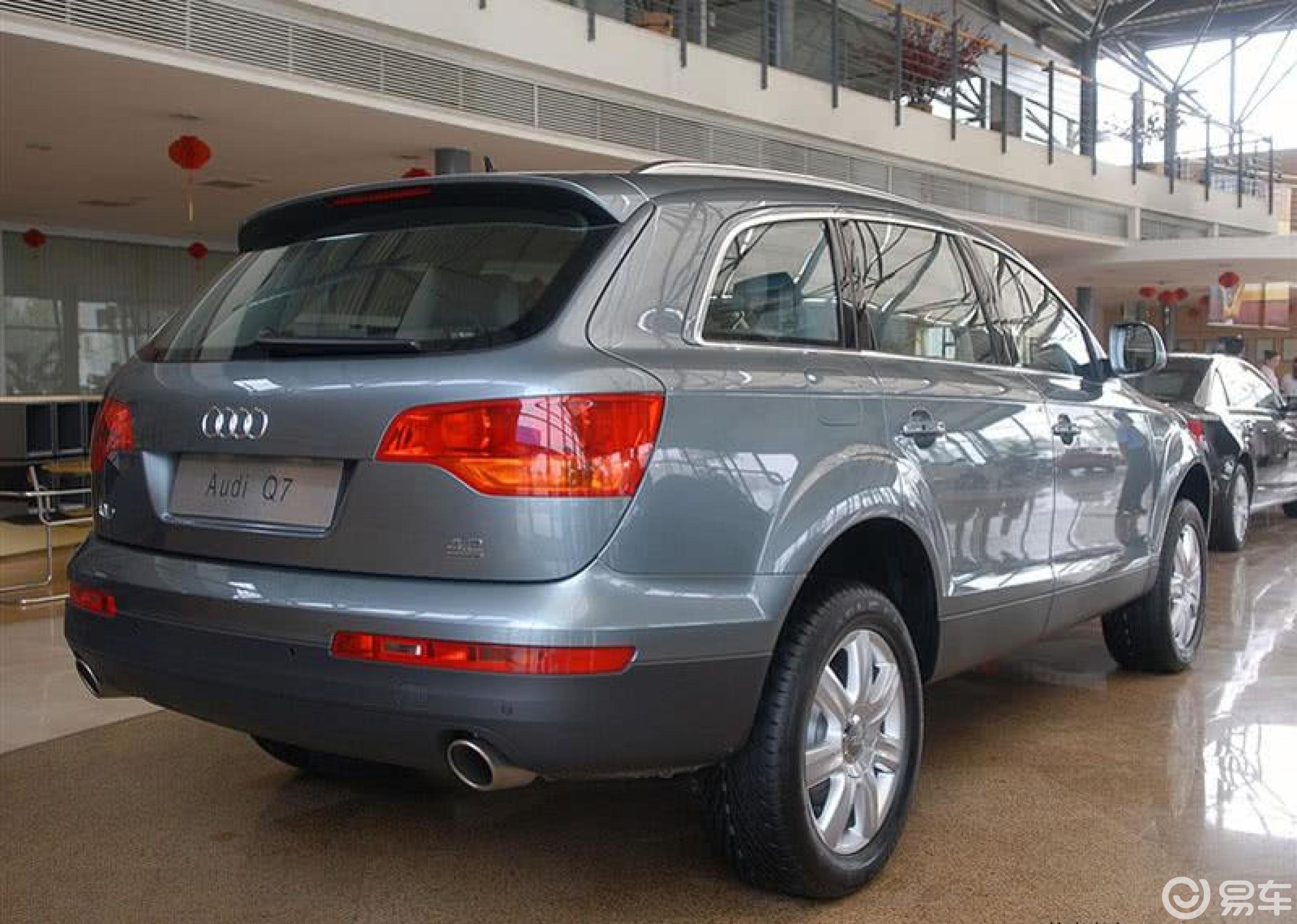 【奥迪Q74.2 FSI quattro 豪华型侧后45度车头向右水平图片-汽车图片大全】-易车