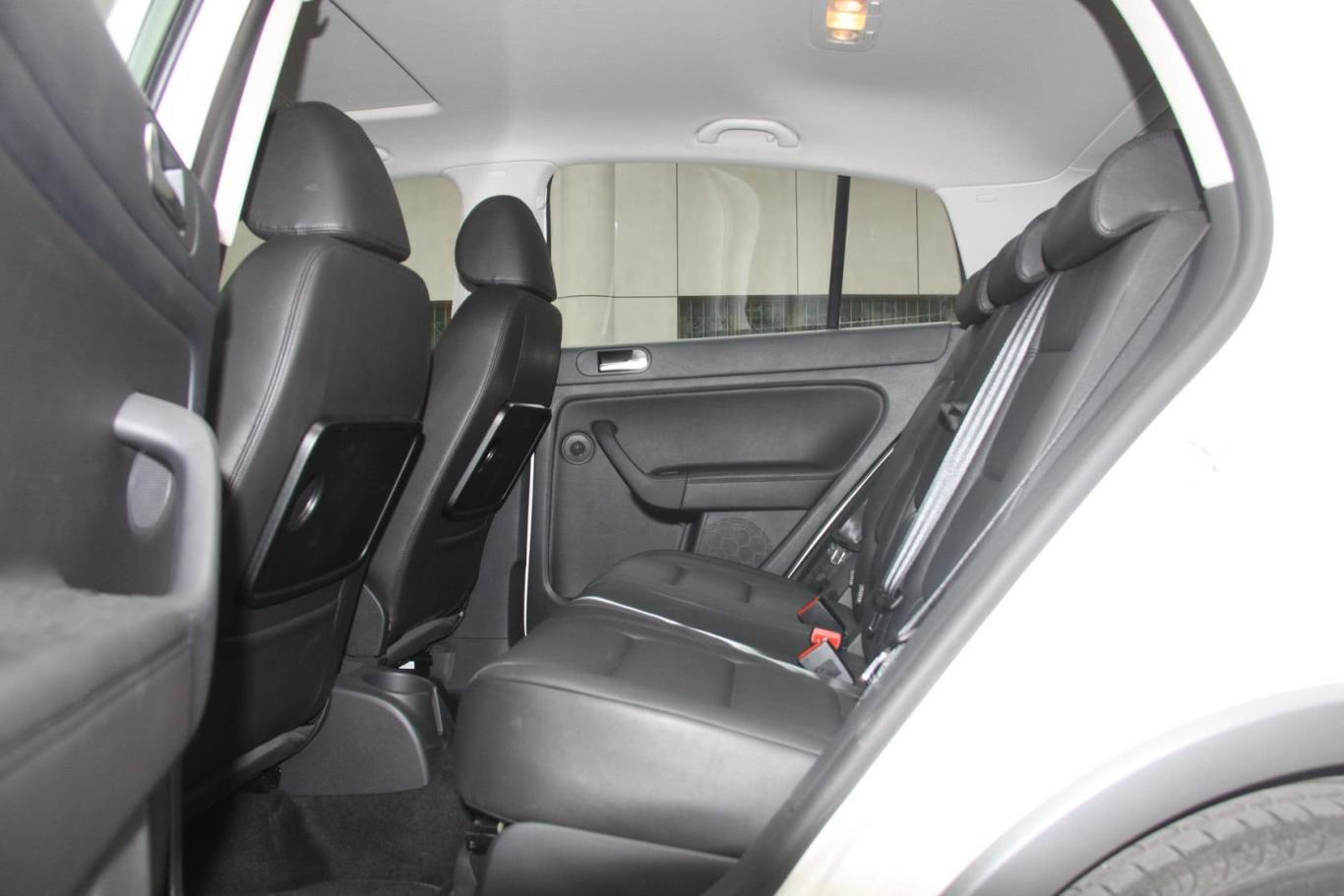 【高尔夫(进口)Cross 1.4T 手自一体后排空间体验图片-汽车图片大全】-易车