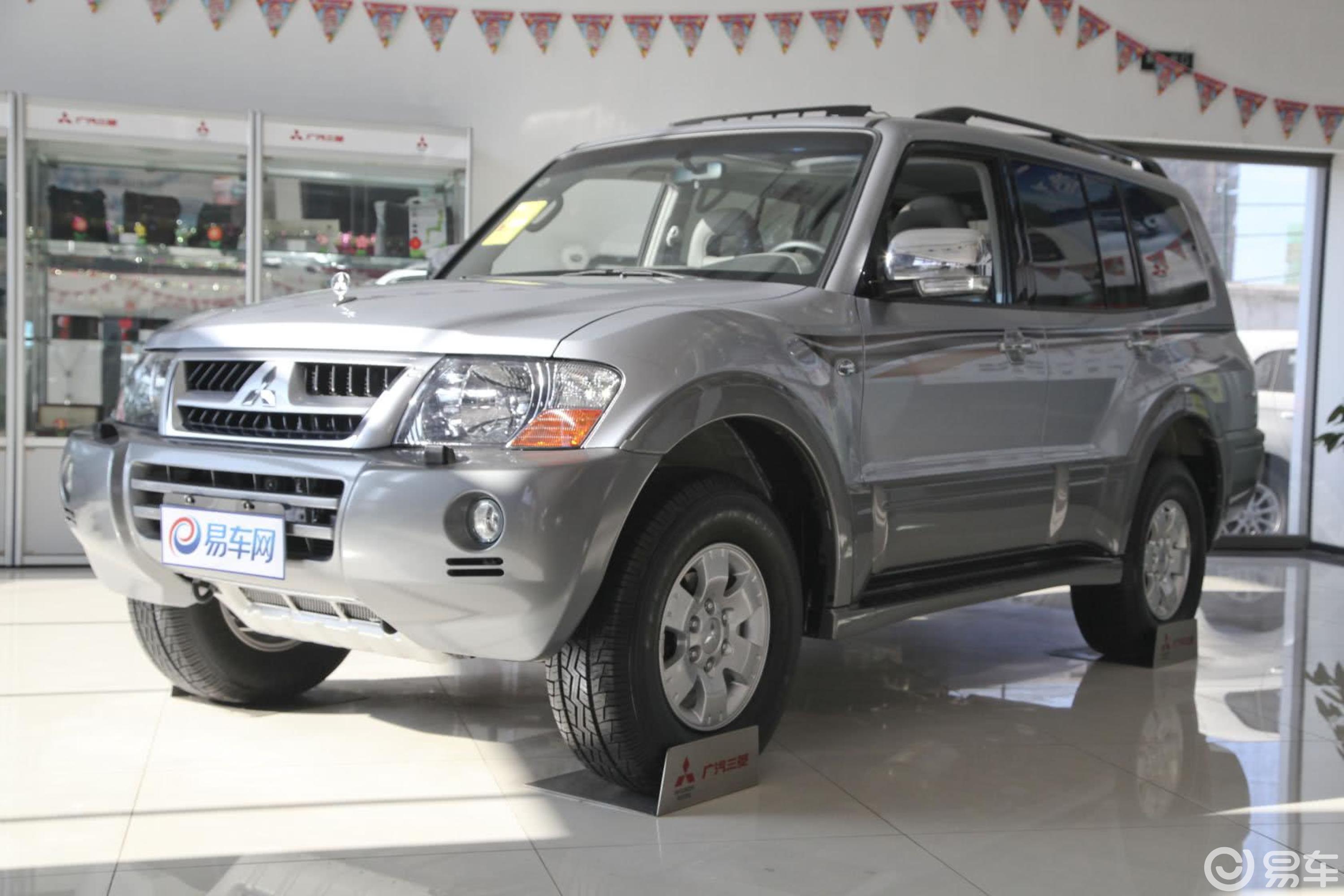 【帕杰罗V73 3.0 GLS AT侧前45度车头向左水平图片-汽车图片大全】-易车