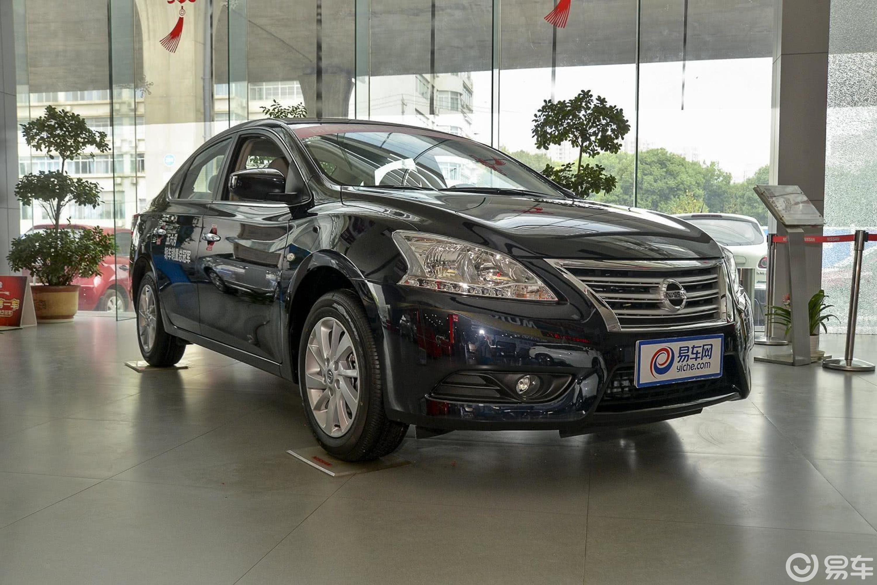 【轩逸1.6L CVT XV 尊享版侧前45度车头向右水平图片-汽车图片大全】-易车