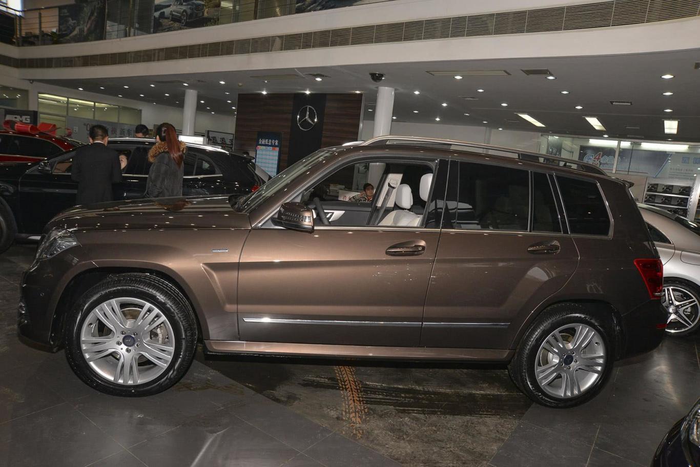 【奔驰GLK级GLK 260 2.0T 自动 动感型 极致版正侧车头向左水平图片-汽车图片大全】-易车