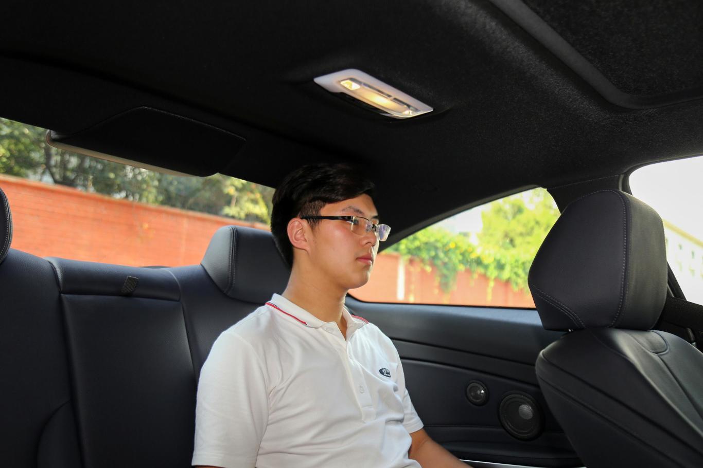 【宝马4系双门轿跑 440i xDrive M运动套装后排头部空间图片-汽车图片大全】-易车