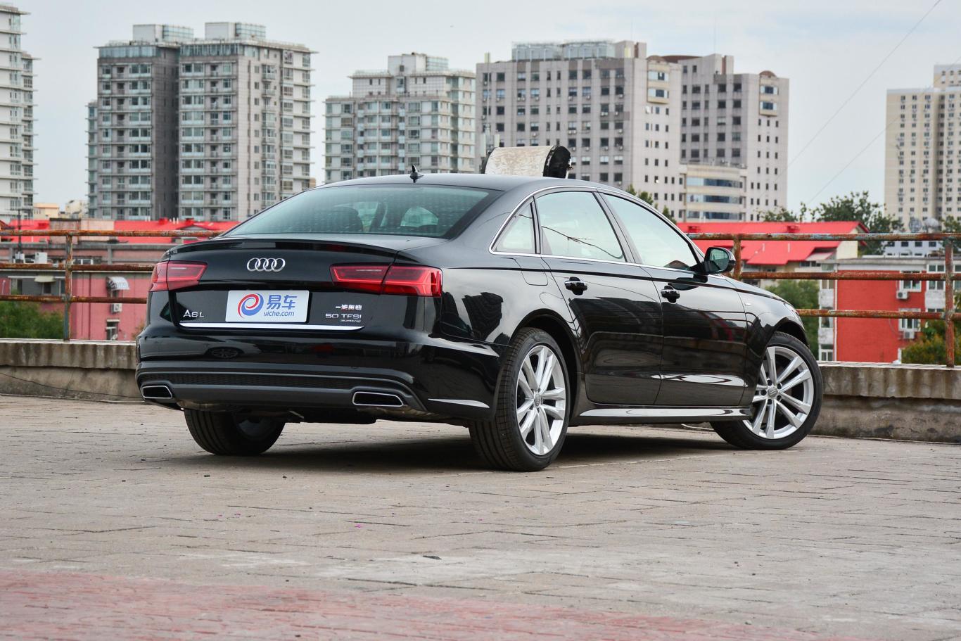 【奥迪A6L30周年纪念版 50 TFSI quattro 尊享版侧后45度车头向右水平图片-汽车图片大全】-易车