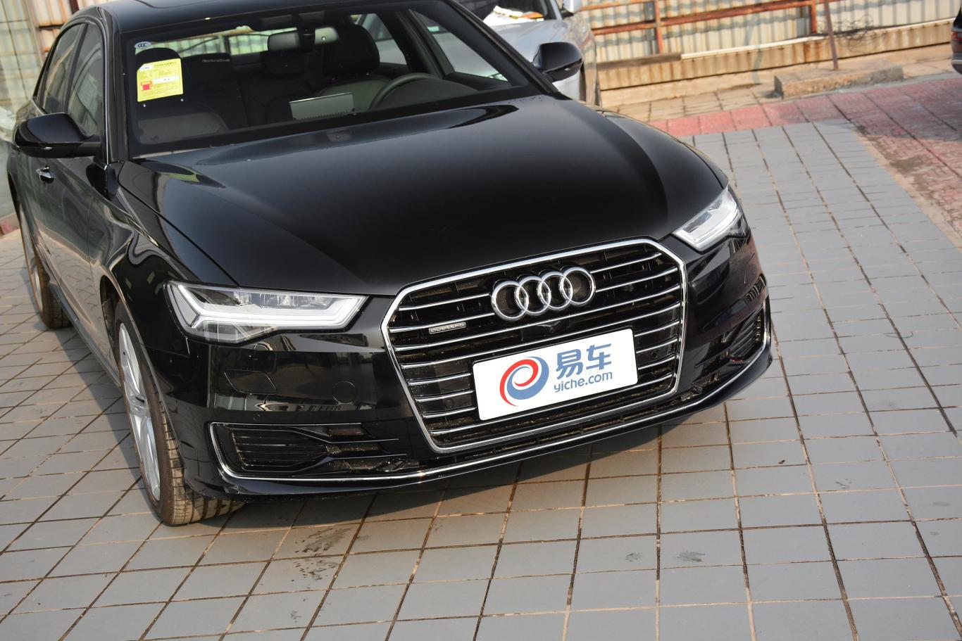 【奥迪A6L30周年纪念版 45 TFSI quattro 运动版前格栅侧俯拍图片-汽车图片大全】-易车