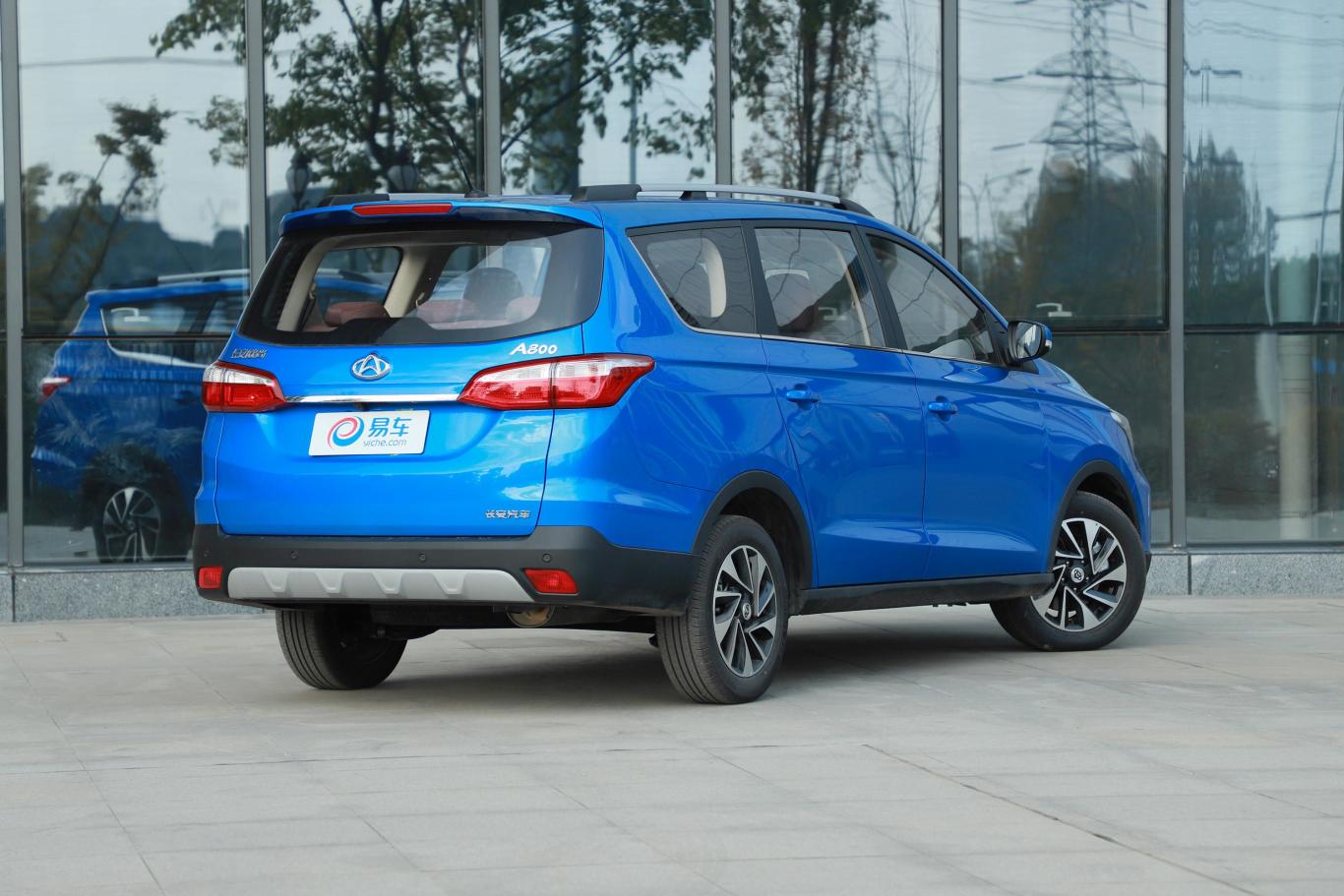 【长安欧尚A8001.6L 手动 舒适版 国V侧后45度车头向右水平图片-汽车图片大全】-易车