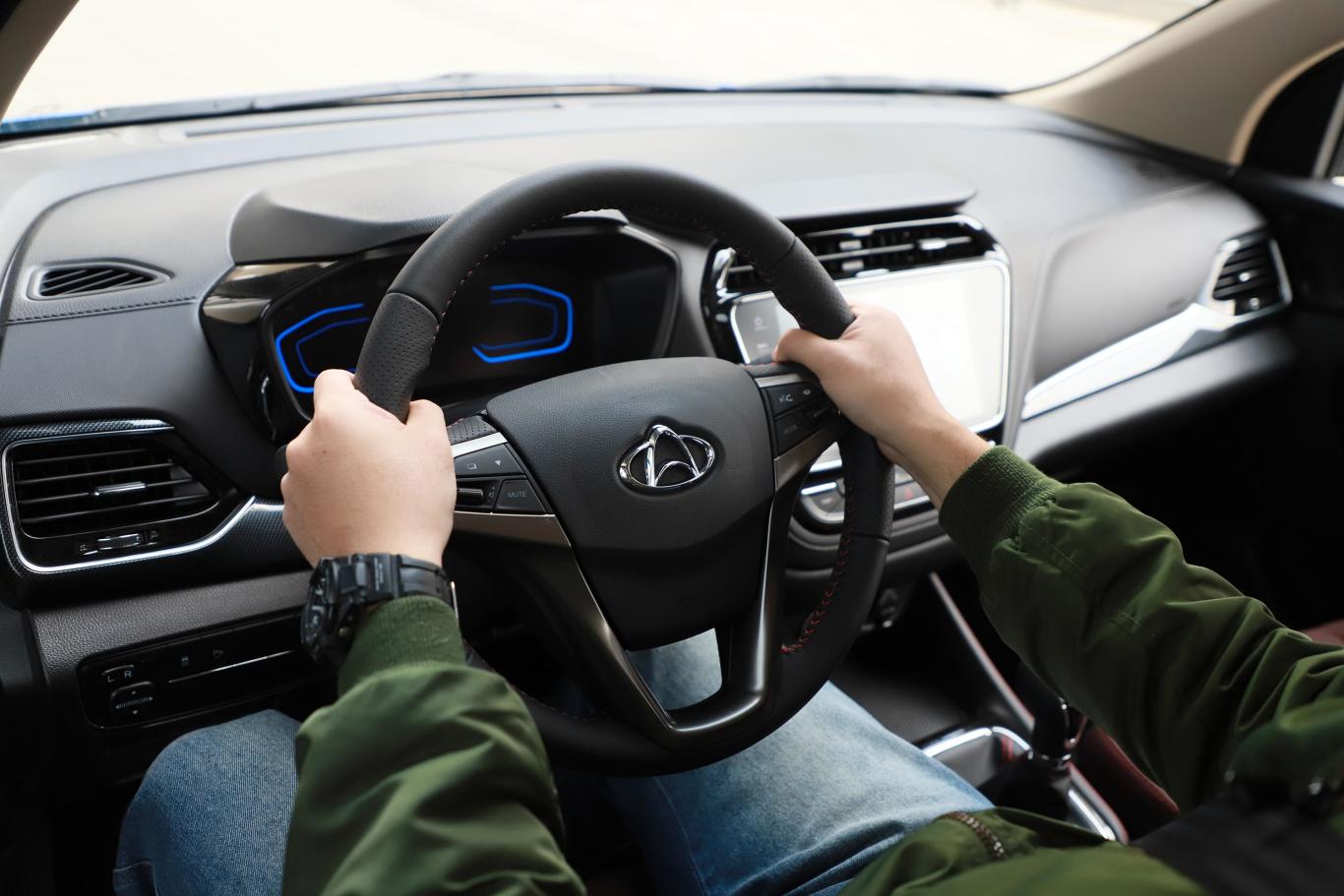 【长安欧尚A8001.6L 手动 舒适版 国V内饰图片-汽车图片大全】-易车