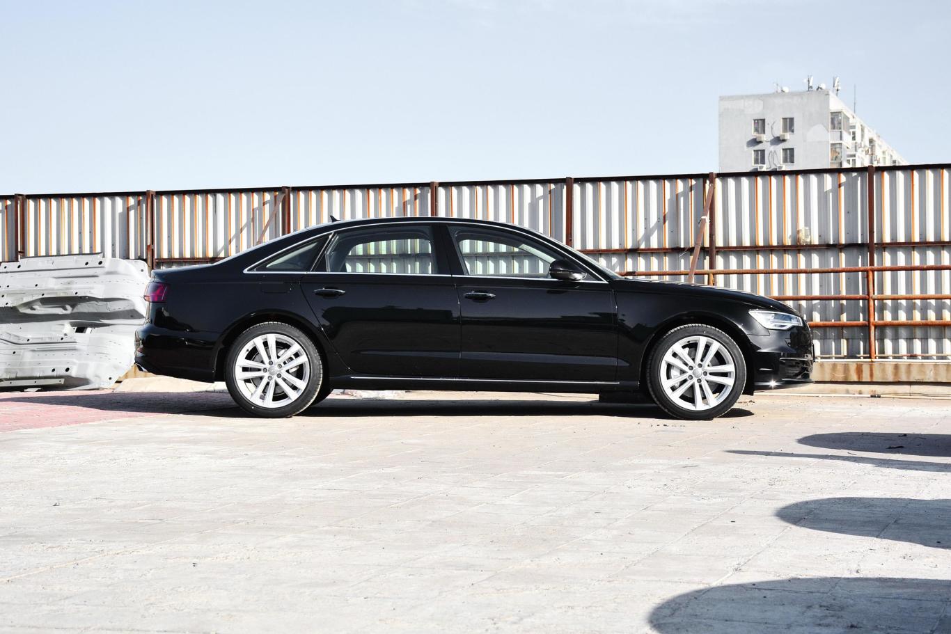 【奥迪A6L30周年纪念版 45 TFSI quattro 豪华版正侧车头向右水平图片-汽车图片大全】-易车