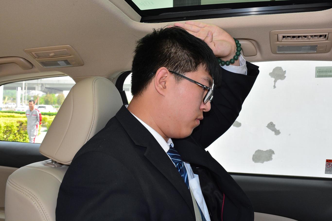 【普瑞维亚2.4L CVT 豪华版 7座后排头部空间图片-汽车图片大全】-易车