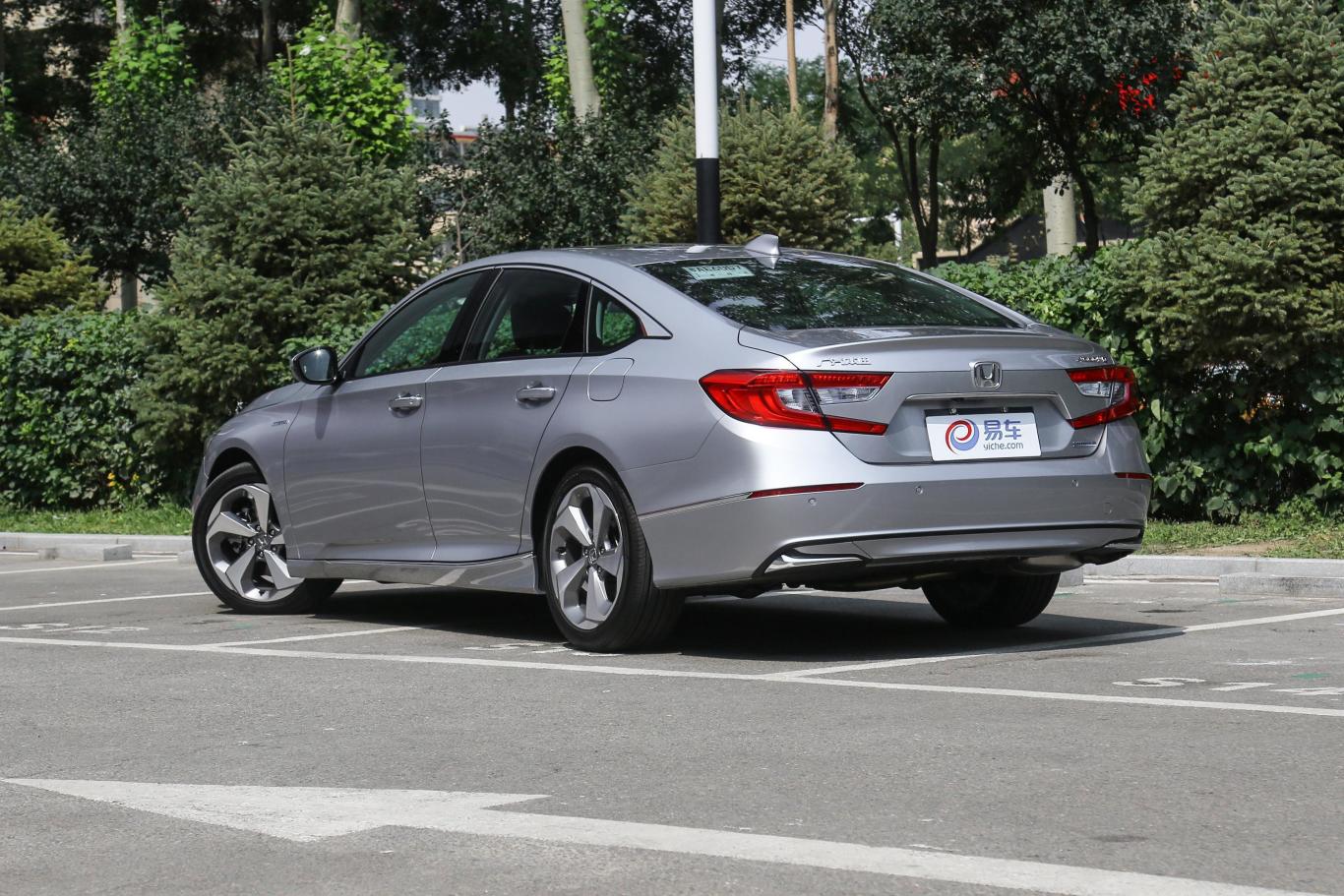 【雅阁混动 2.0L E-CVT 锐尊版 国V外观图片-汽车图片大全】-易车