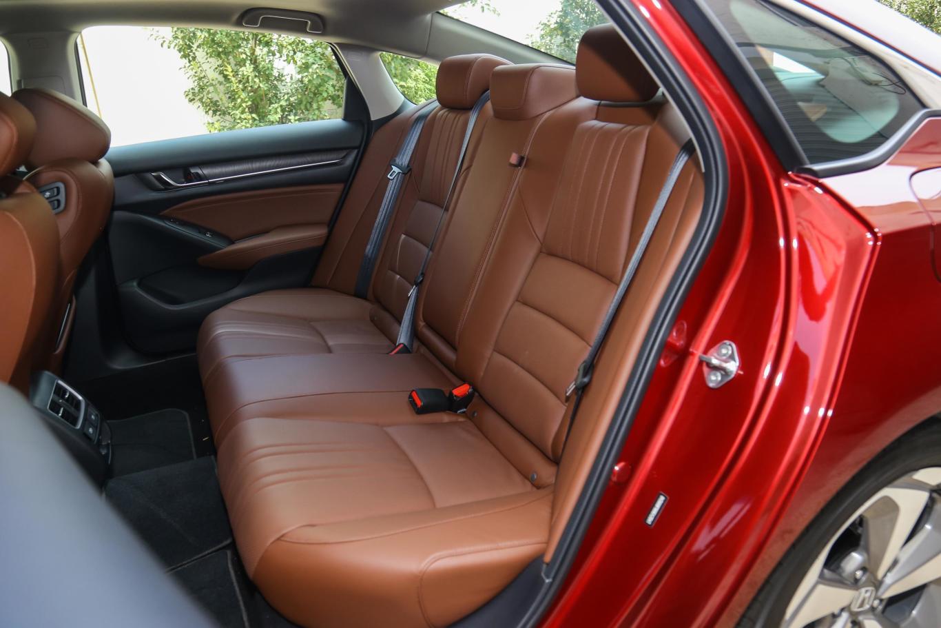 【雅阁混动 2.0L E-CVT 锐尊版 国V后排座椅图片-汽车图片大全】-易车