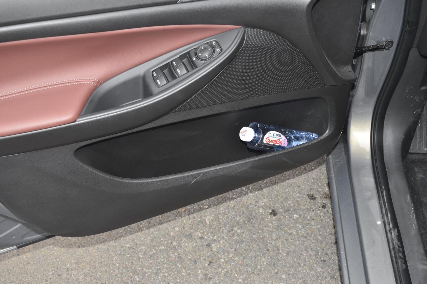 【别克GL618T 互联尊贵版 6座 国V内饰图片-汽车图片大全】-易车