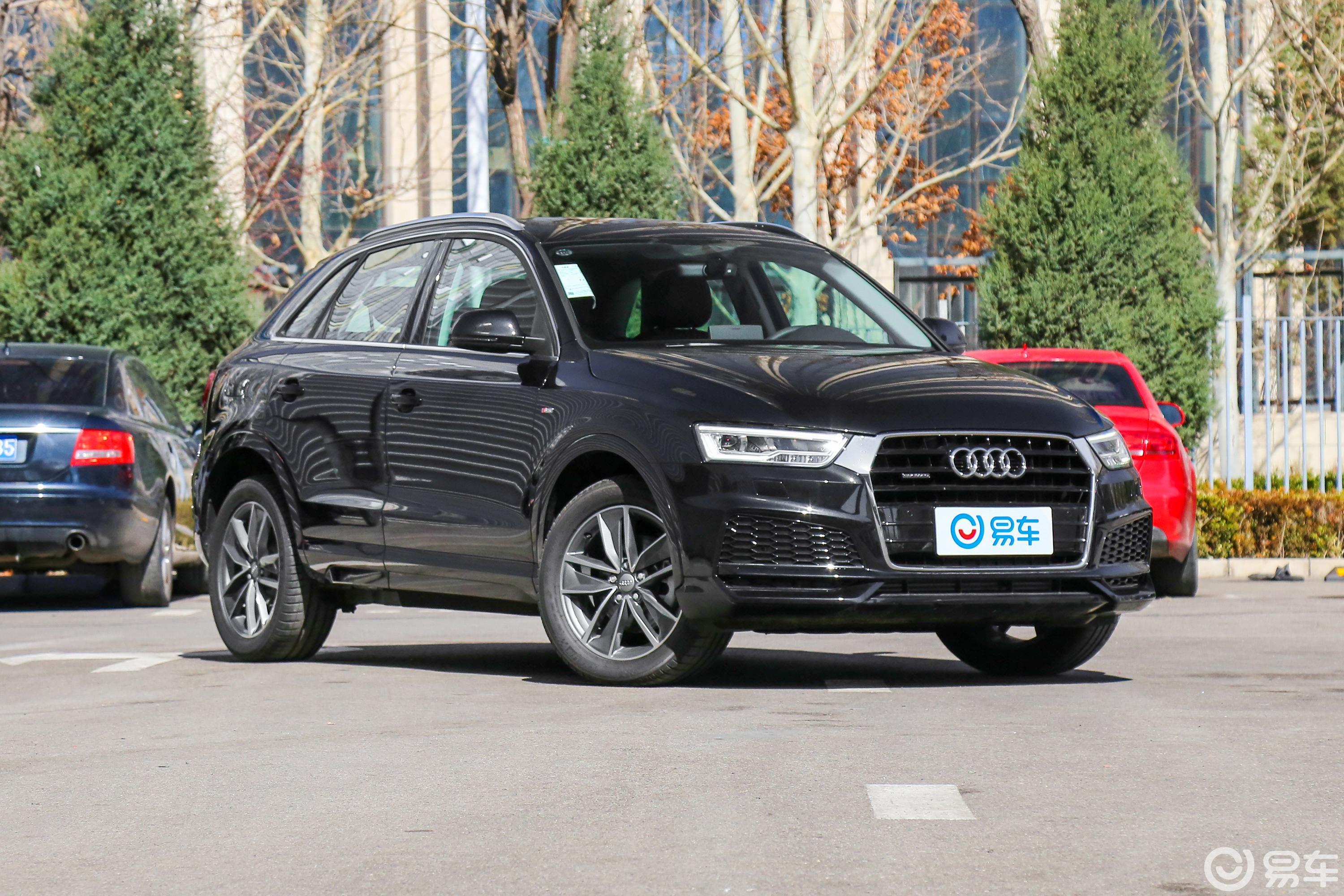 【奥迪Q330周年纪念版 35 TFSI quattro全时四驱运动版侧前45度车头向右水平图片-汽车图片大全】-易车