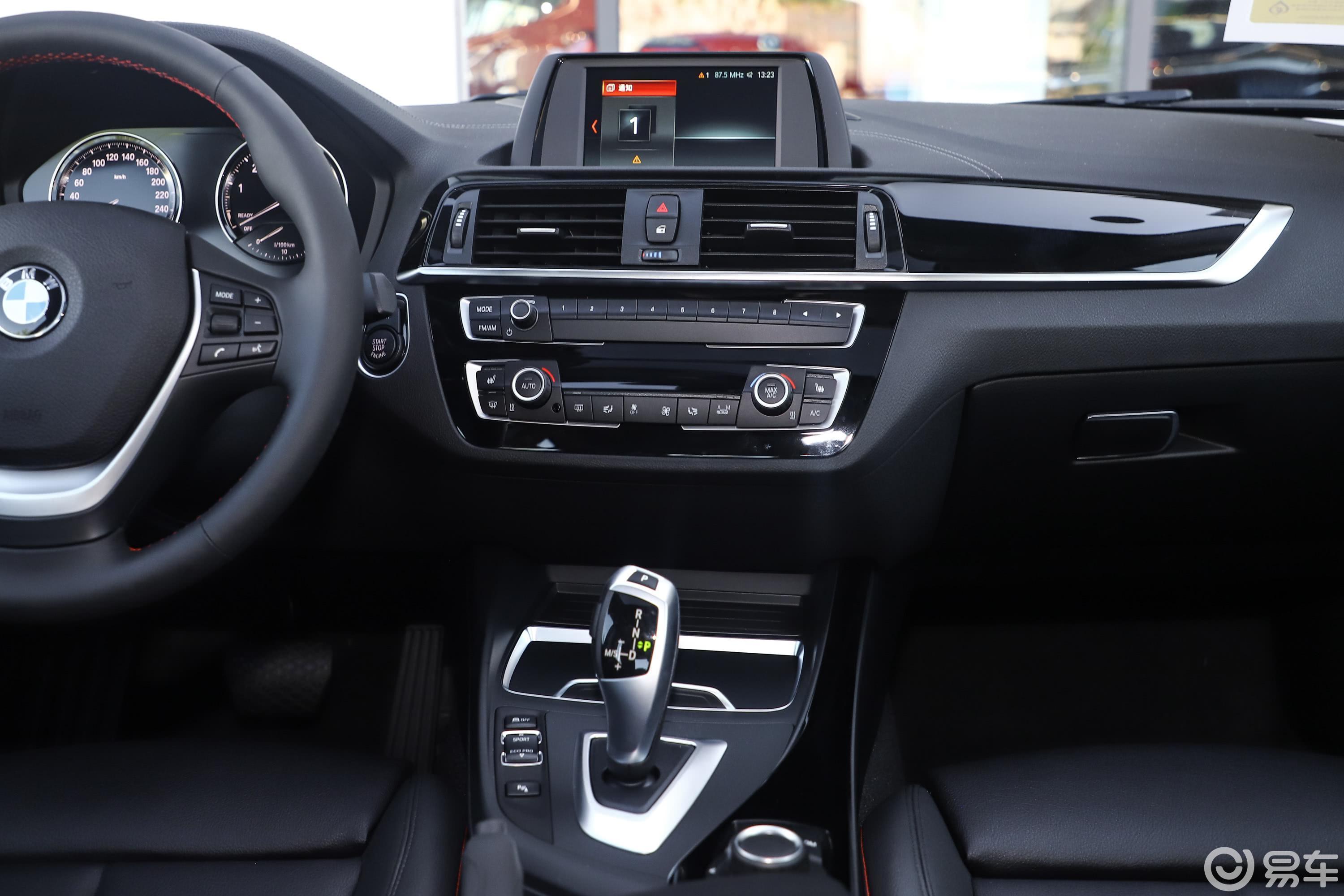 【宝马2系双门轿跑车 225i 运动设计套装中控台整体图片-汽车图片大全】-易车