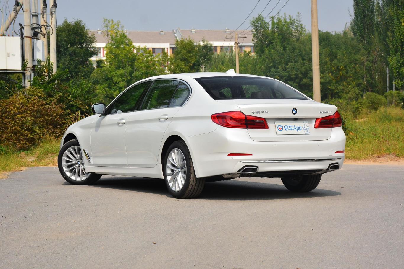 【宝马5系525Li 豪华套装侧后45度车头向左水平图片-汽车图片大全】-易车