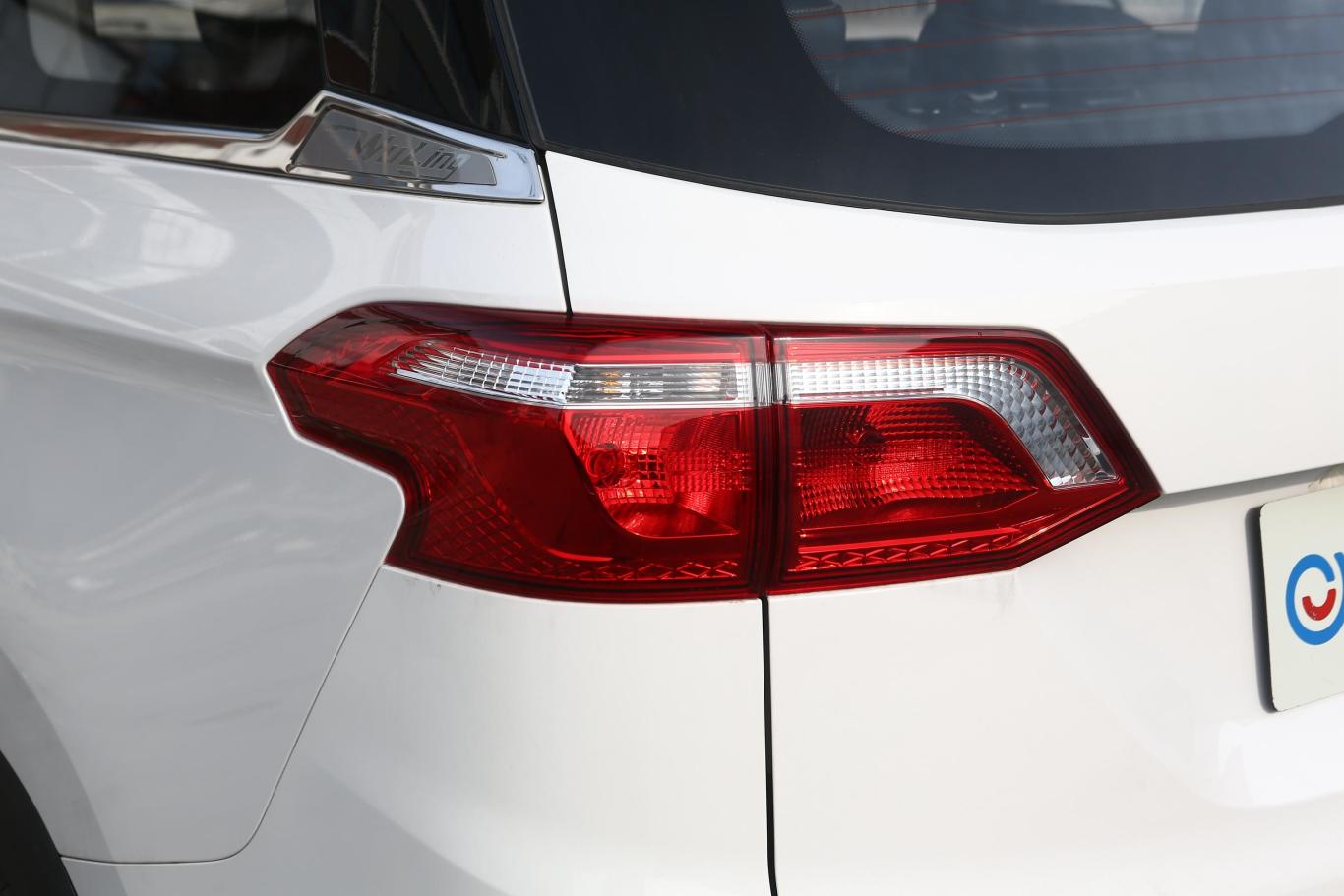 【五菱宏光S31.5L 手动 舒适型 国VI尾灯侧45度俯拍图片-汽车图片大全】-易车