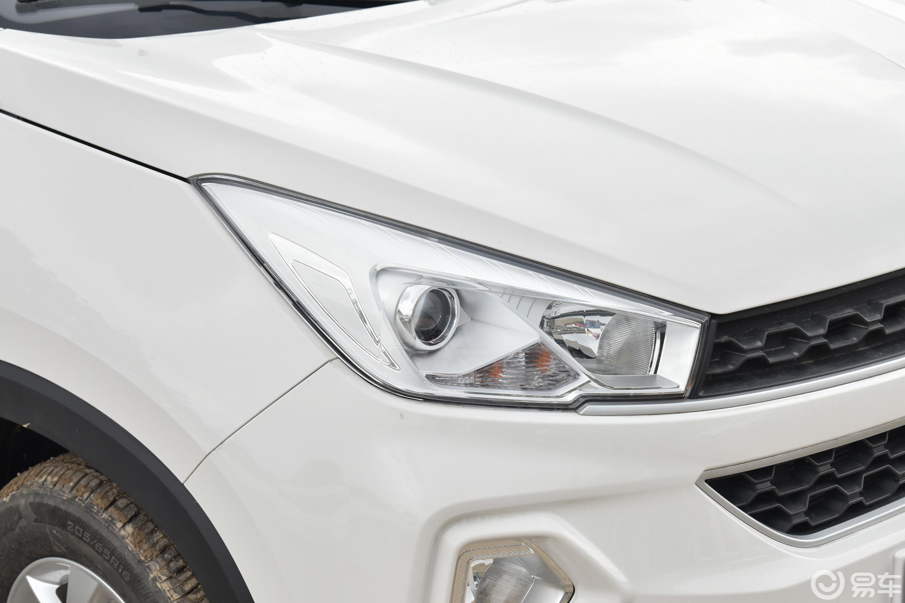 【五菱宏光S31.5T 手动 舒适型 国VI大灯侧45度俯拍图片-汽车图片大全】-易车