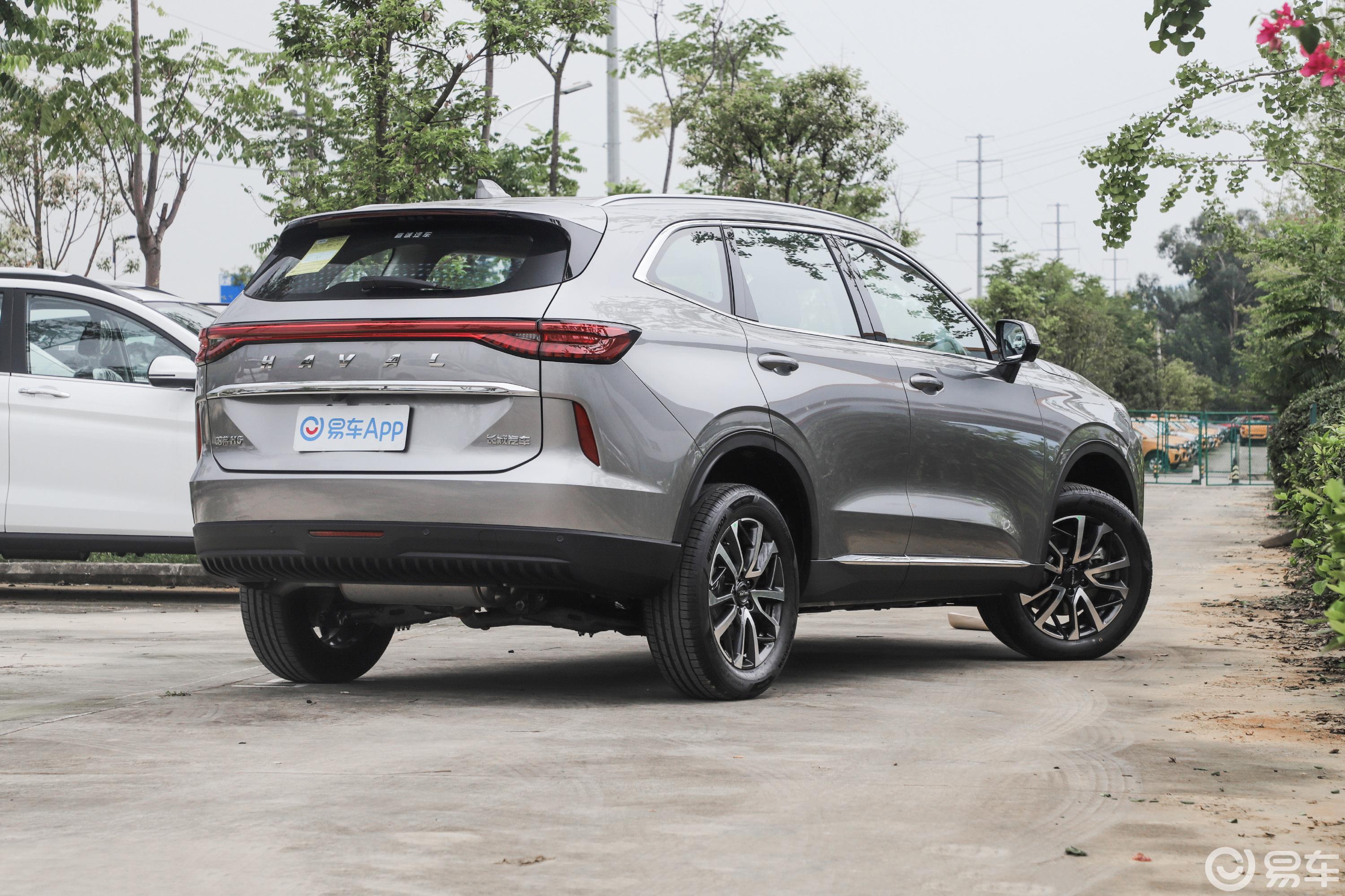 【哈弗H6第三代 1.5T 两驱Max侧后45度车头向右水平图片-汽车图片大全】-易车