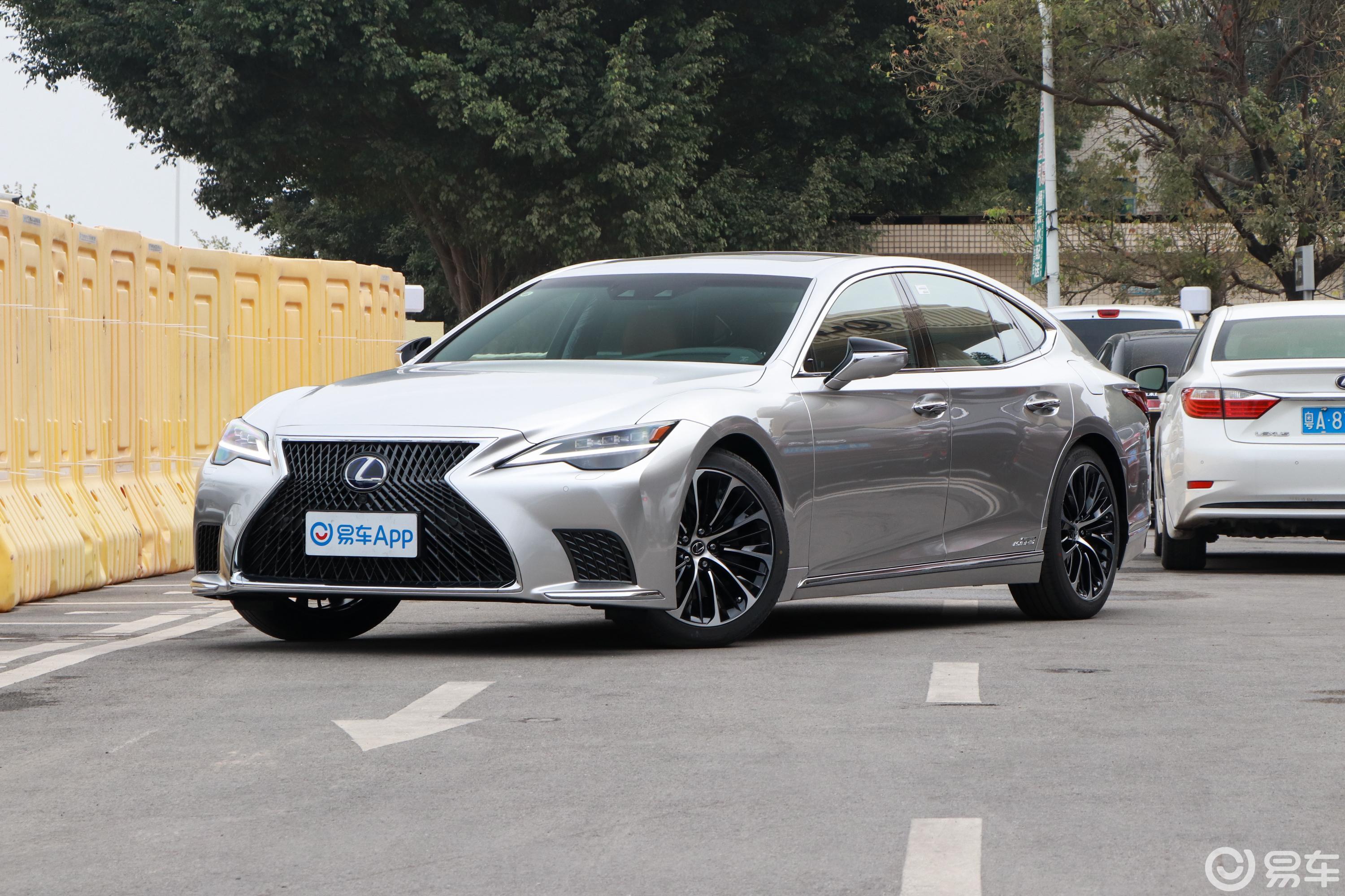 【雷克萨斯LS500h 行政版侧前45度车头向左水平图片-汽车图片大全】-易车