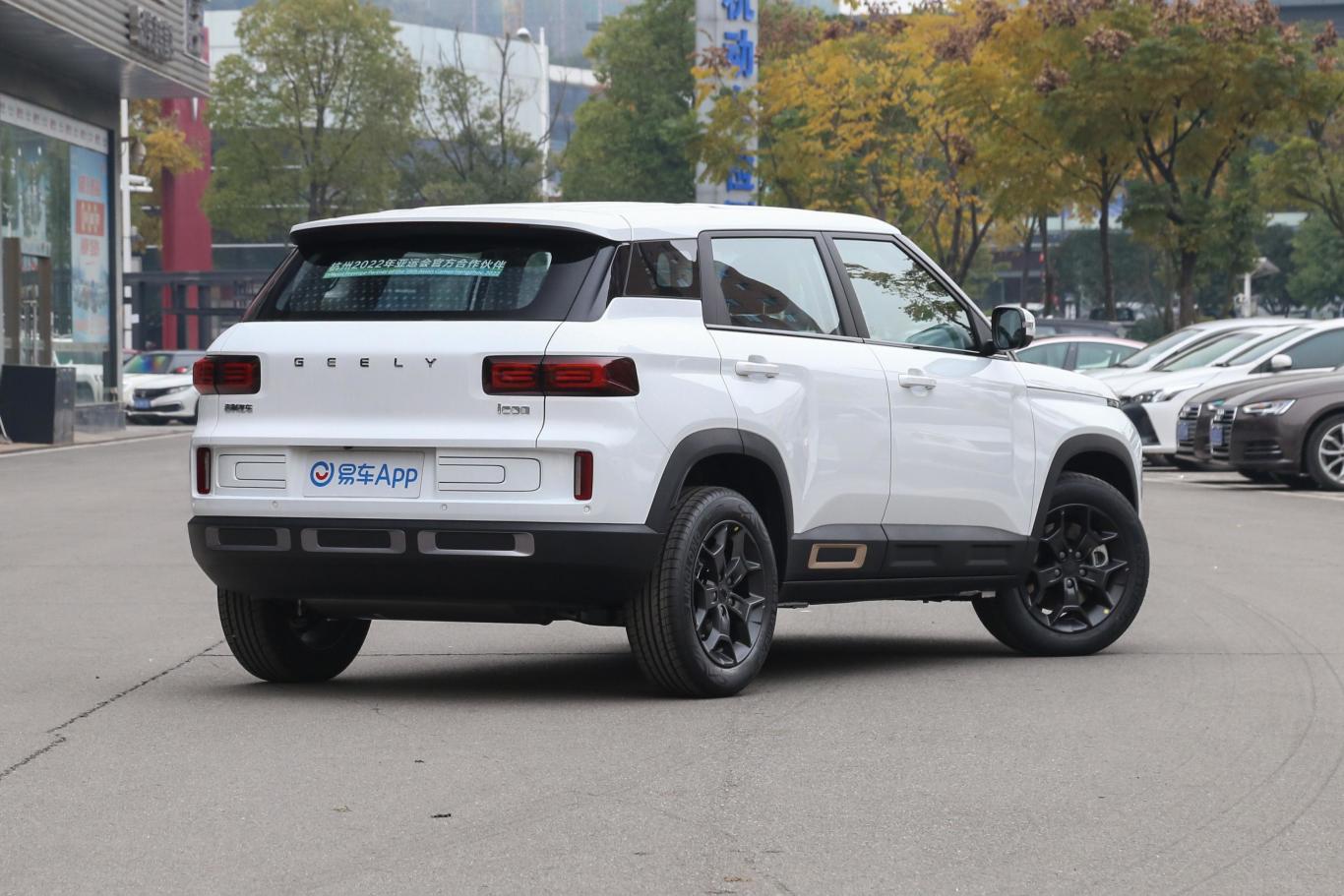 【吉利ICON1.5T 自动i5侧后45度车头向右水平图片-汽车图片大全】-易车