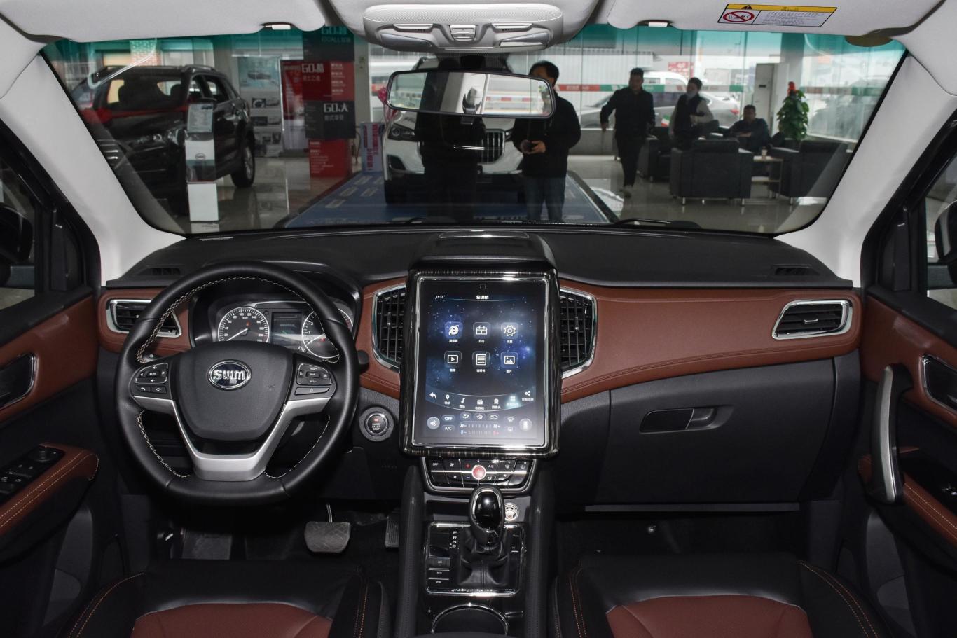 【SWM斯威X71.5T 手自一体 智云版 7座内饰全景正拍图片-汽车图片大全】-易车