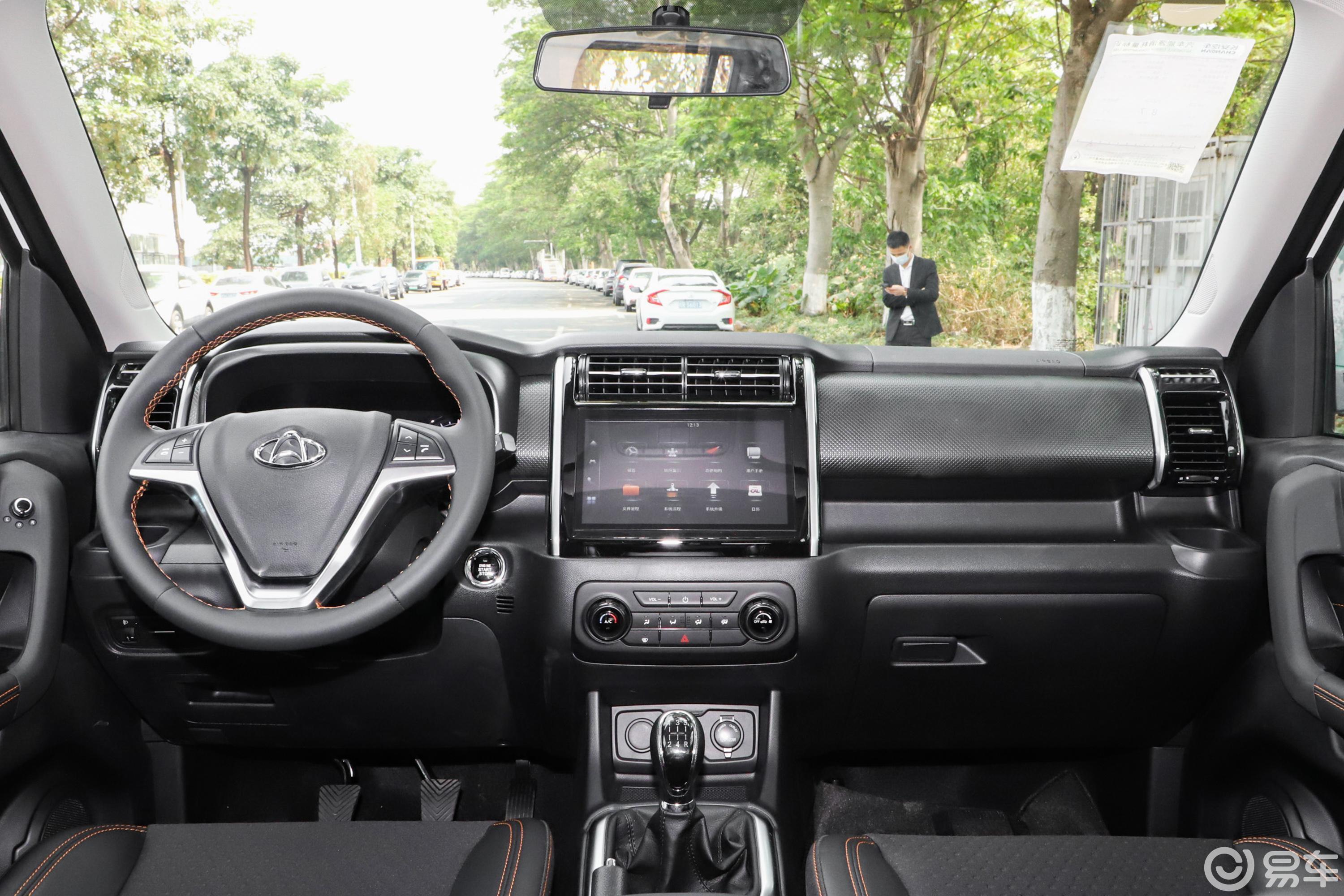 【长安欧尚X70A改款 1.5L 手动 精英型内饰全景正拍图片-汽车图片大全】-易车