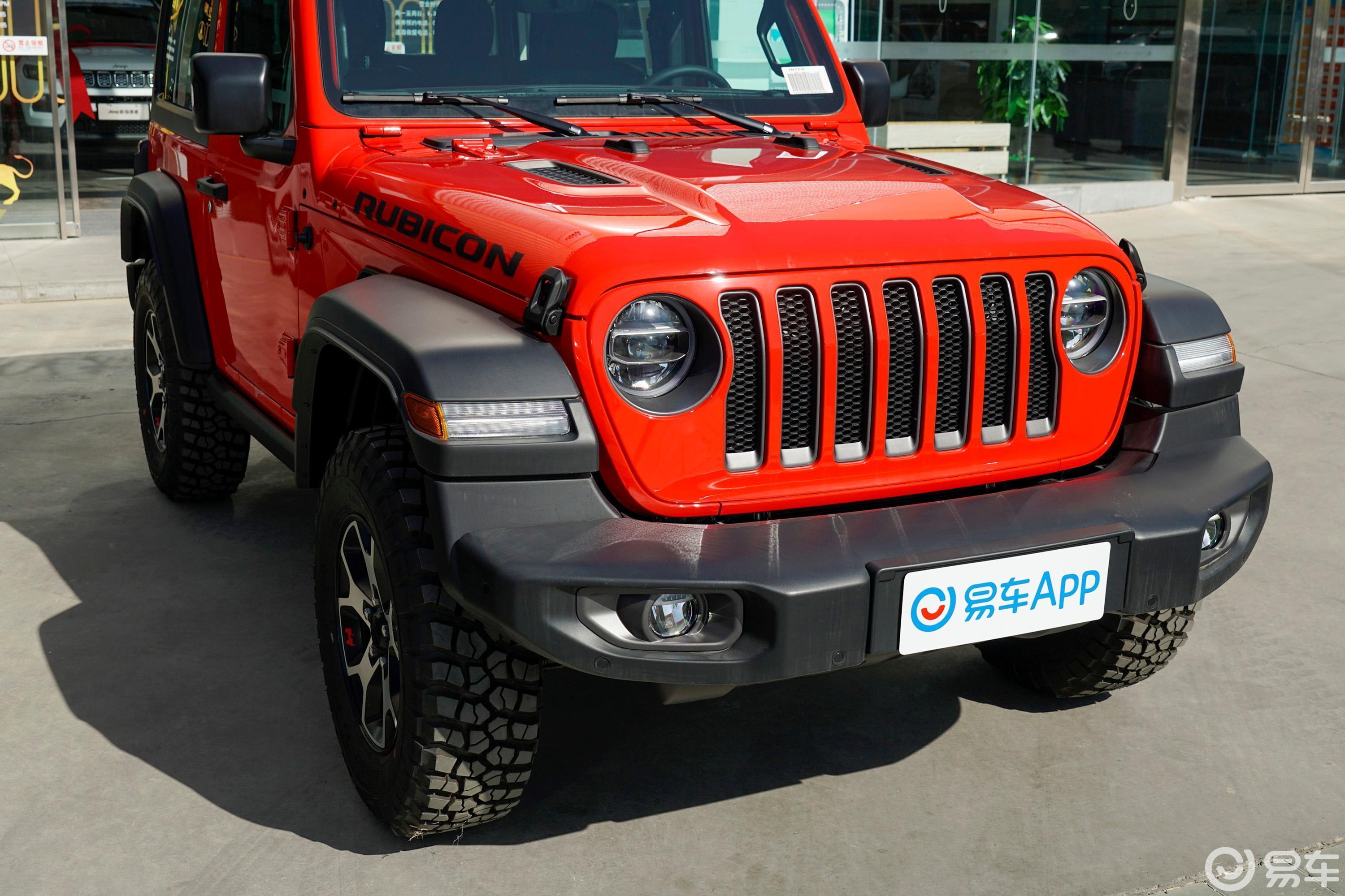 【牧马人2.0T Rubicon两门版前格栅侧俯拍图片-汽车图片大全】-易车