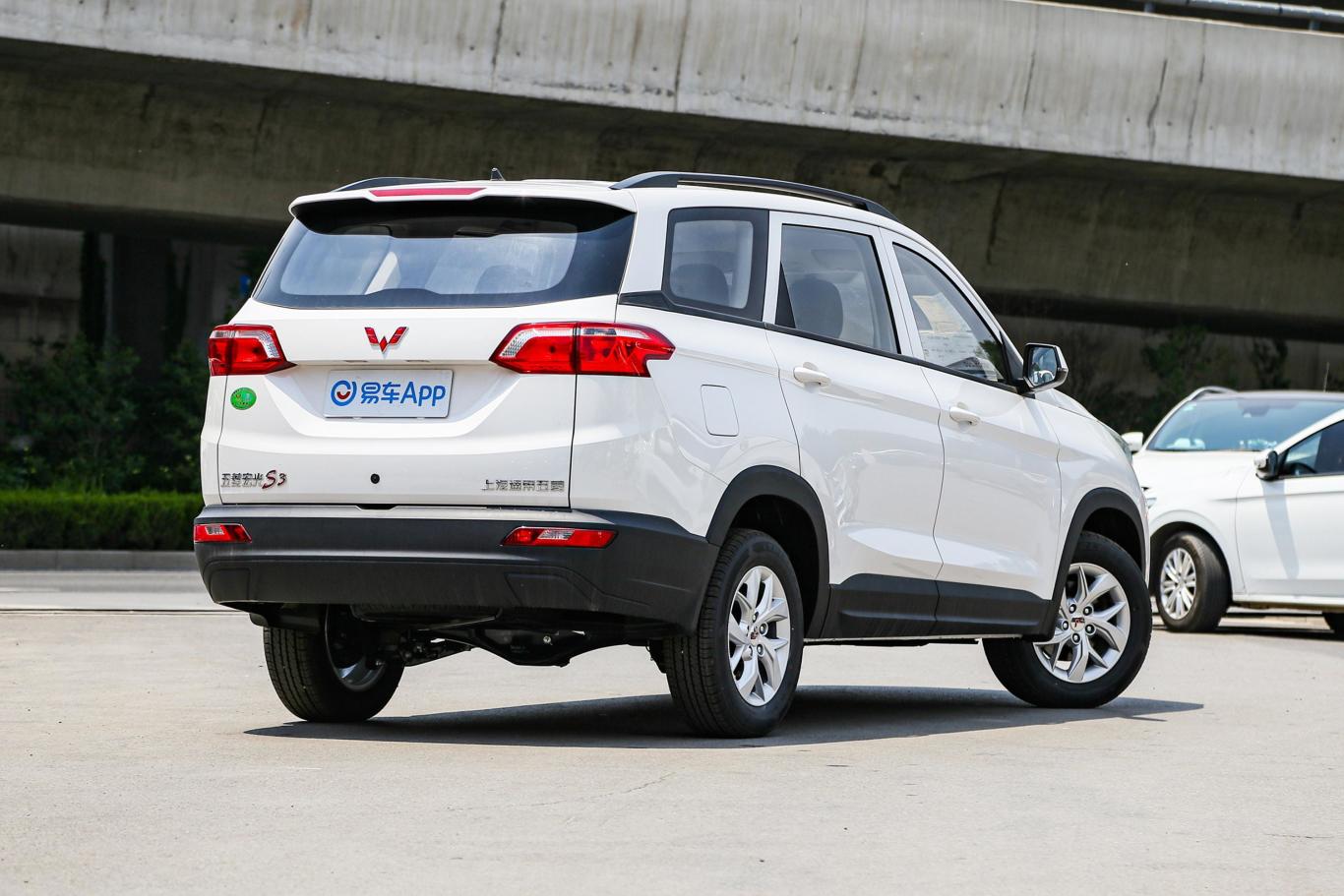 【五菱宏光S31.5T 手动 标准型 国VI侧后45度车头向右水平图片-汽车图片大全】-易车