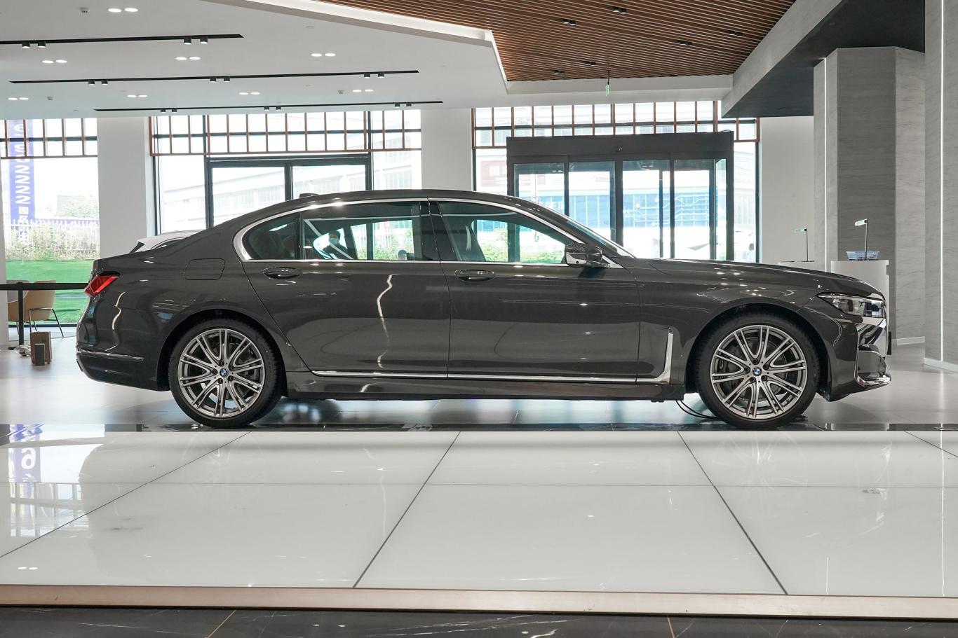 【宝马7系740Li xDrive 行政型 豪华套装外观图片-汽车图片大全】-易车