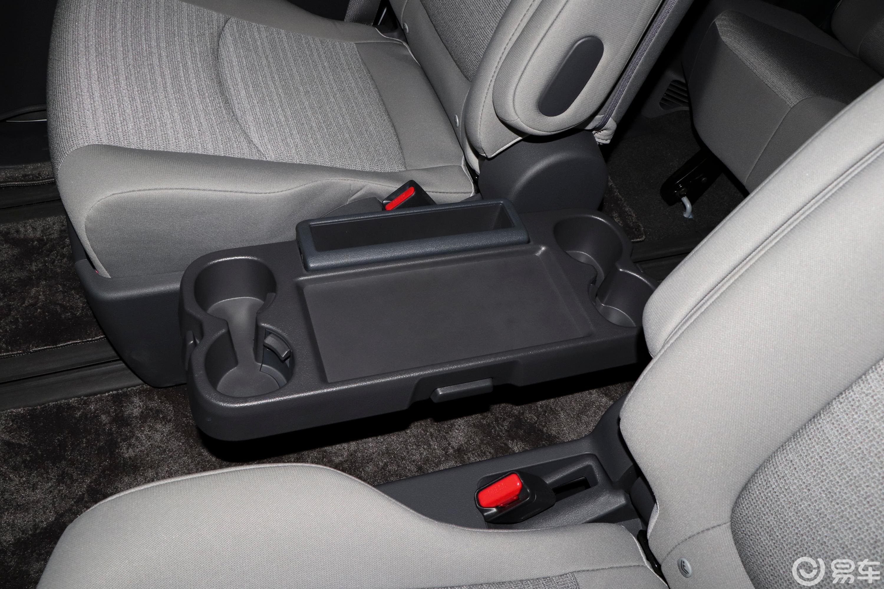 【赛那2.5L 混动 舒适版后排空间图片-汽车图片大全】-易车