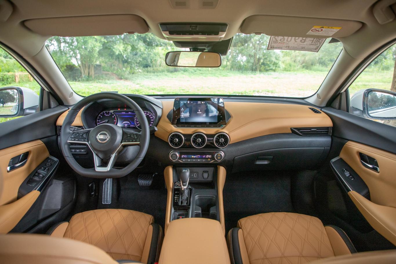 【轩逸1.6L CVT TOP奢享版内饰全景正拍图片-汽车图片大全】-易车