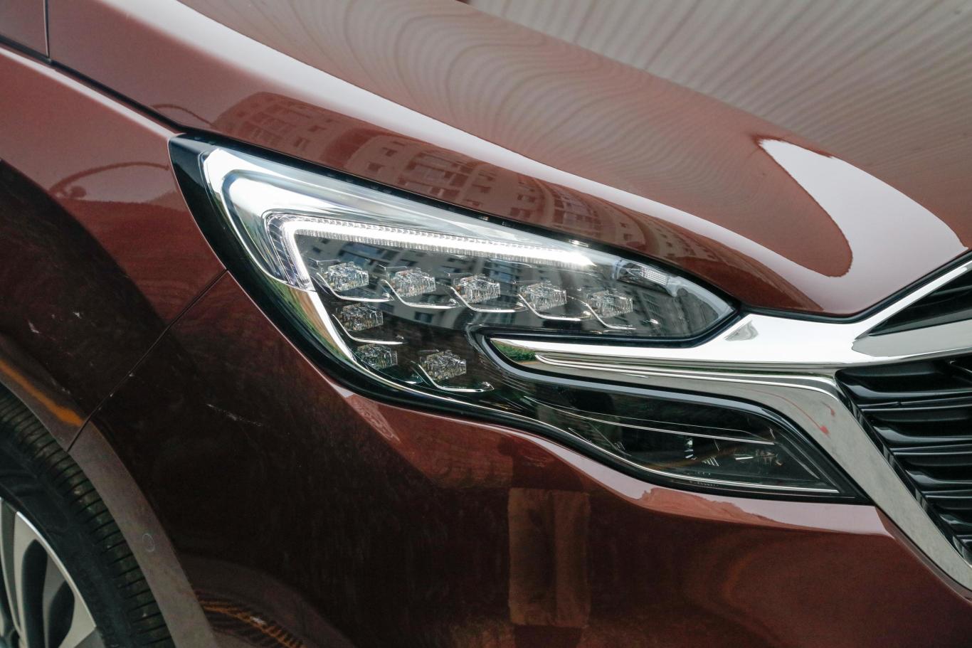 【别克GL8ES陆尊 653T 旗舰型 7座大灯侧45度俯拍图片-汽车图片大全】-易车