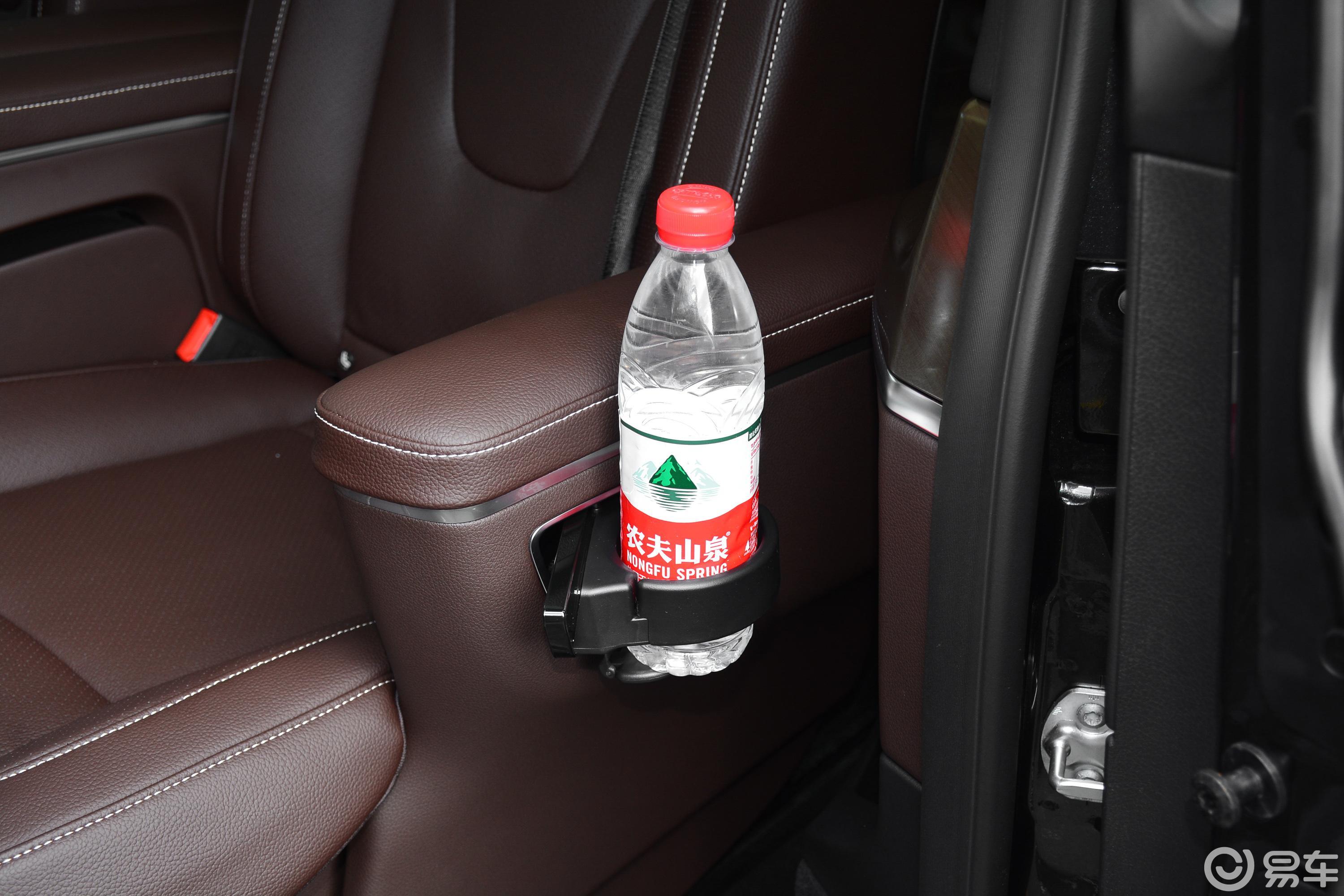 【奔驰V级V 260 L 豪华版后排杯架图片-汽车图片大全】-易车