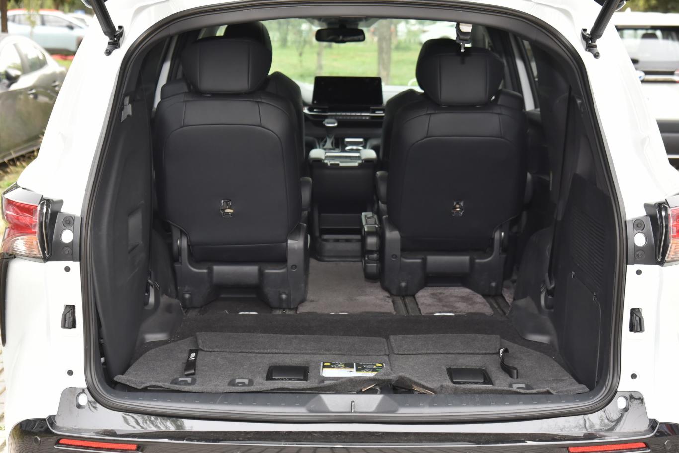 【赛那2.5L 混动 尊贵版两排全部放倒图片-汽车图片大全】-易车