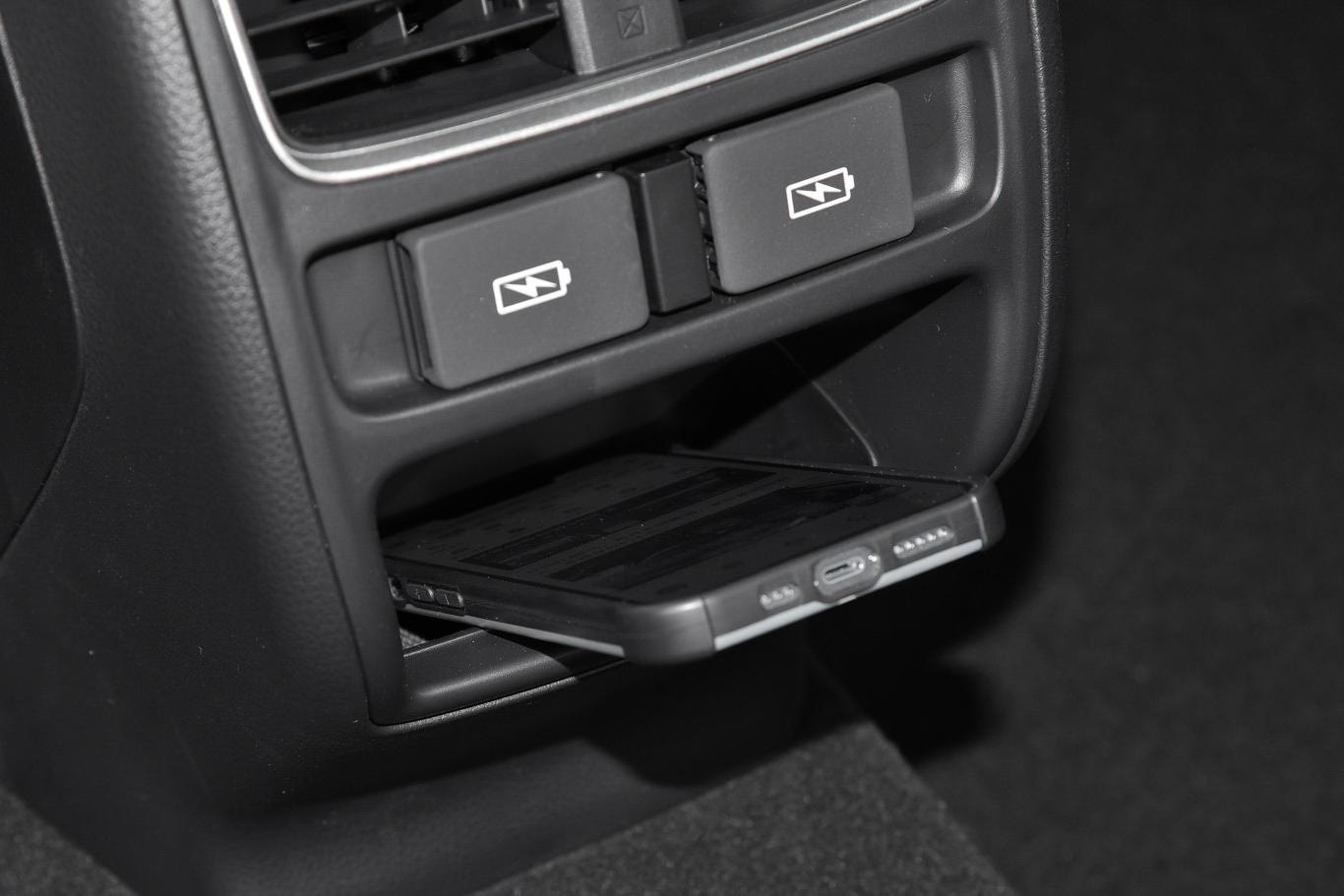 【雅阁260TURBO 幻夜·尊贵版后排空间图片-汽车图片大全】-易车