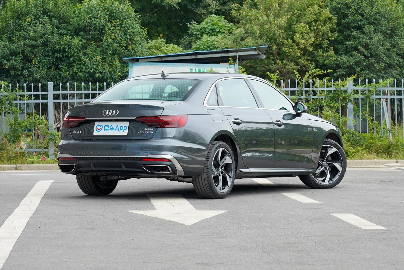 【奥迪A4L40 TFSI 进享人生版侧后45度车头向右水平图片-汽车图片大全】-易车
