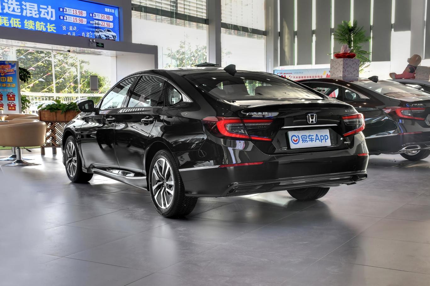 【雅阁混动 2.0L E-CVT 锐领版侧后45度车头向左水平图片-汽车图片大全】-易车