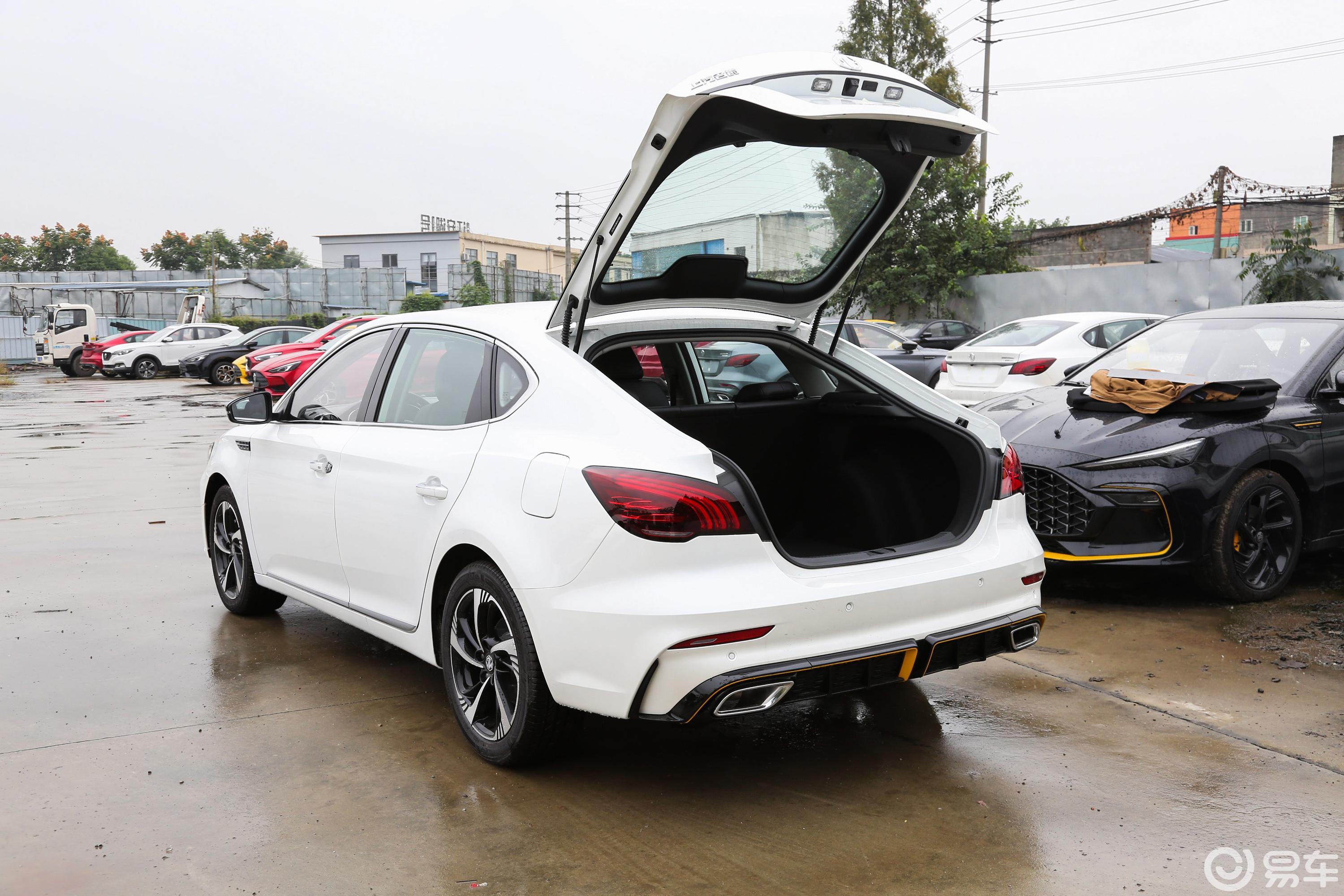 【MG6PRO 1.5T 领潮豪华版后备厢开启45度侧拍图片-汽车图片大全】-易车