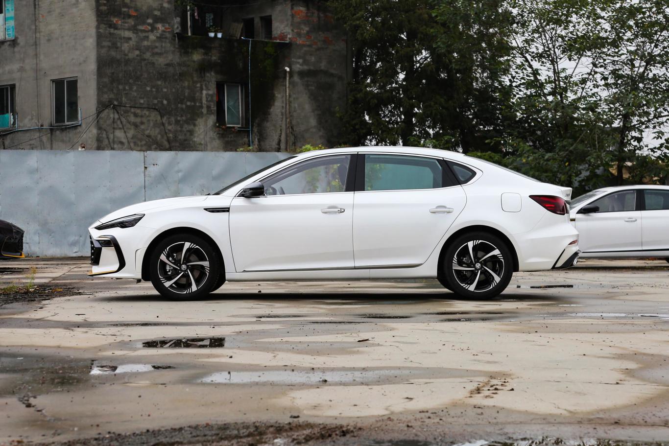 【MG6PRO 1.5T 领潮豪华版正侧车头向左水平图片-汽车图片大全】-易车