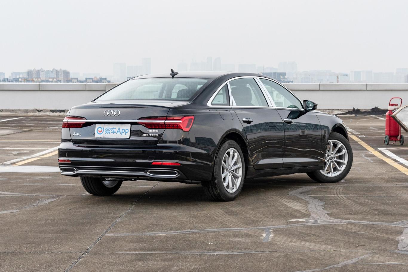 【奥迪A6L40 TFSI 豪华致雅型侧后45度车头向右水平图片-汽车图片大全】-易车