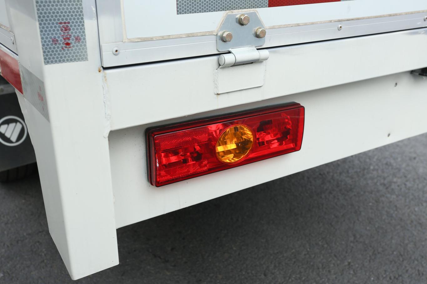 【祥菱VV1 1.6L 单排翼开启厢式尺 3170轴距 国VI尾灯侧45度俯拍图片-汽车图片大全】-易车