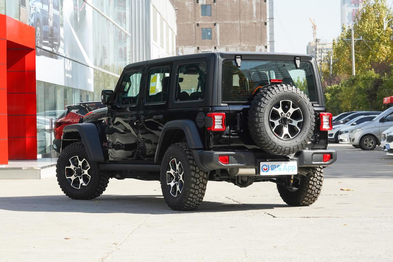 【牧马人2.0T Rubicon四门版侧后45度车头向左水平图片-汽车图片大全】-易车