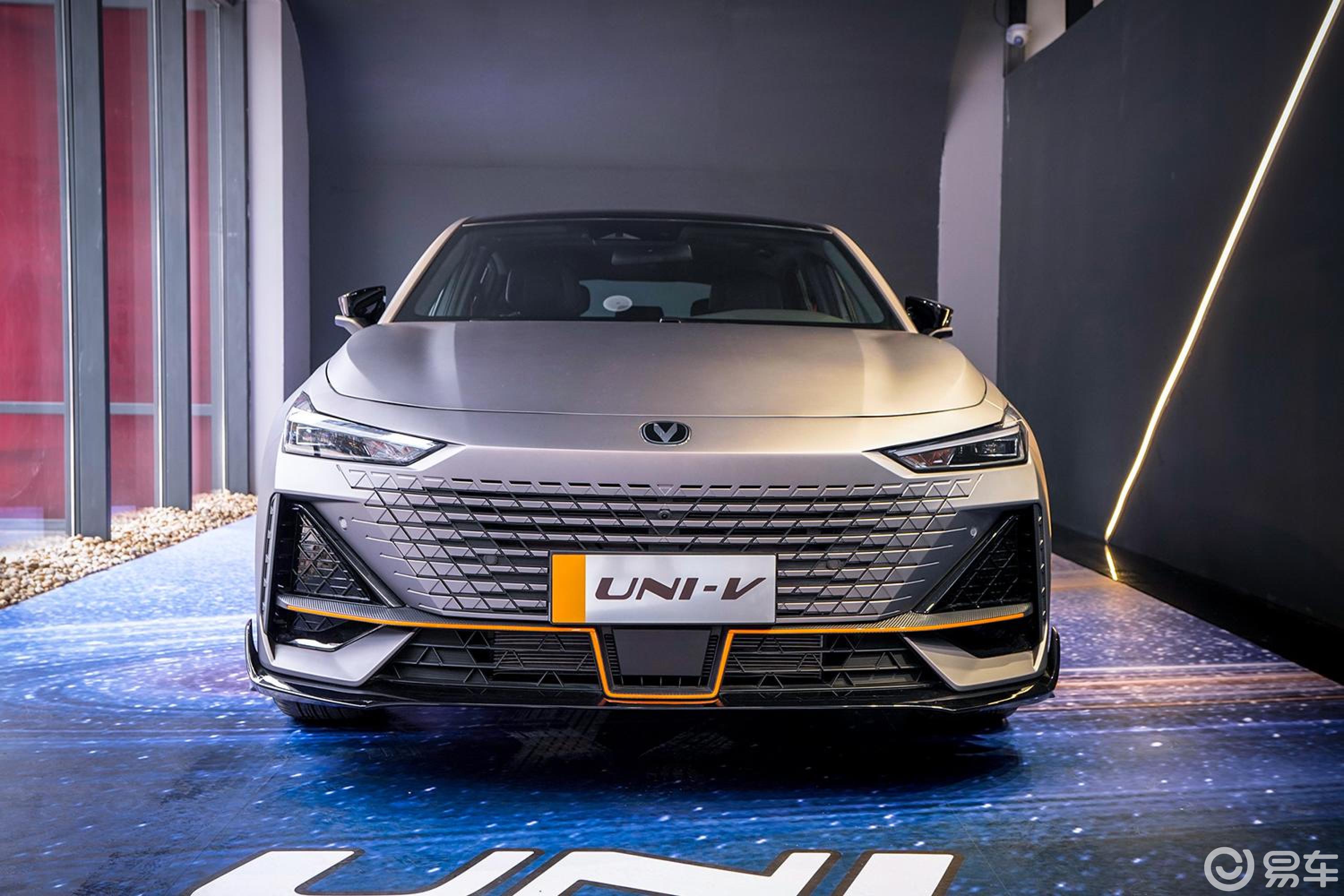 【长安UNI-V图片-汽车图片大全】-易车