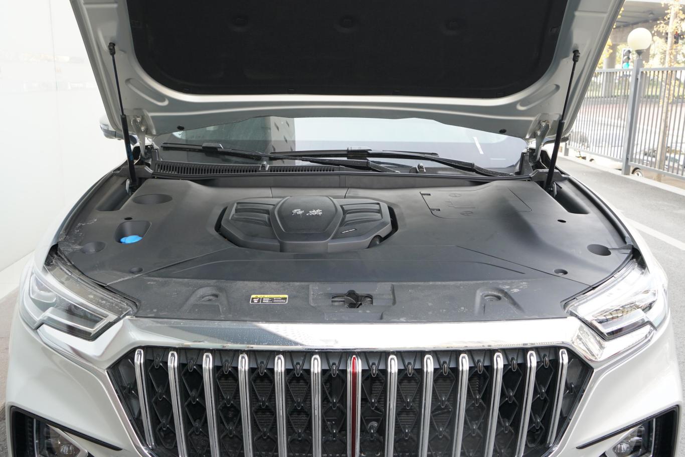 【红旗HS5改款 2.0T 手自一体 四驱 智联旗享版发动机舱整体图片-汽车图片大全】-易车