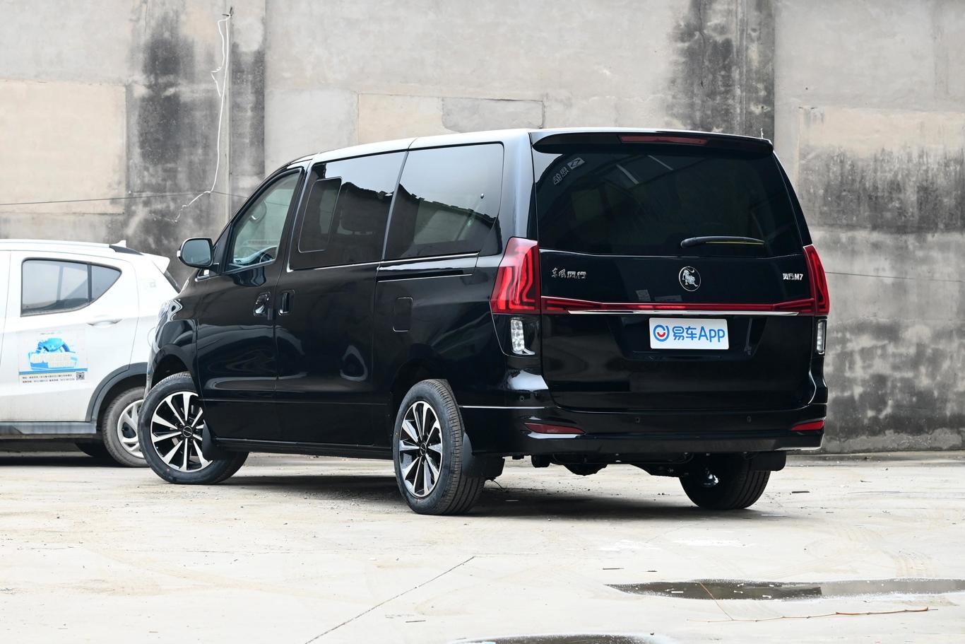 【风行M7领爵款 2.0T 自动侯爵版侧后45度车头向左水平图片-汽车图片大全】-易车