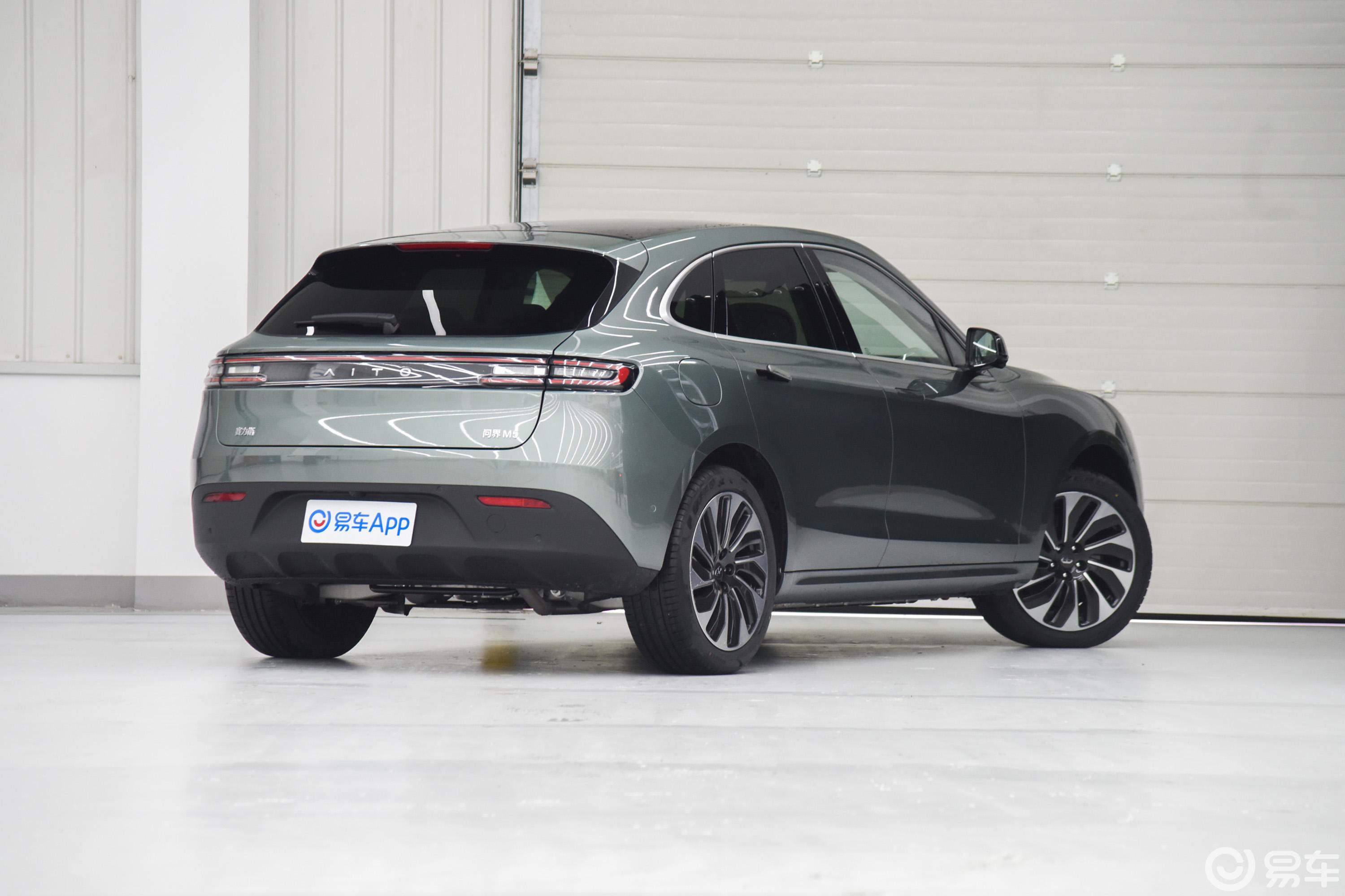 【问界M5增程版 180km 四驱性能版侧后45度车头向右水平图片-汽车图片大全】-易车