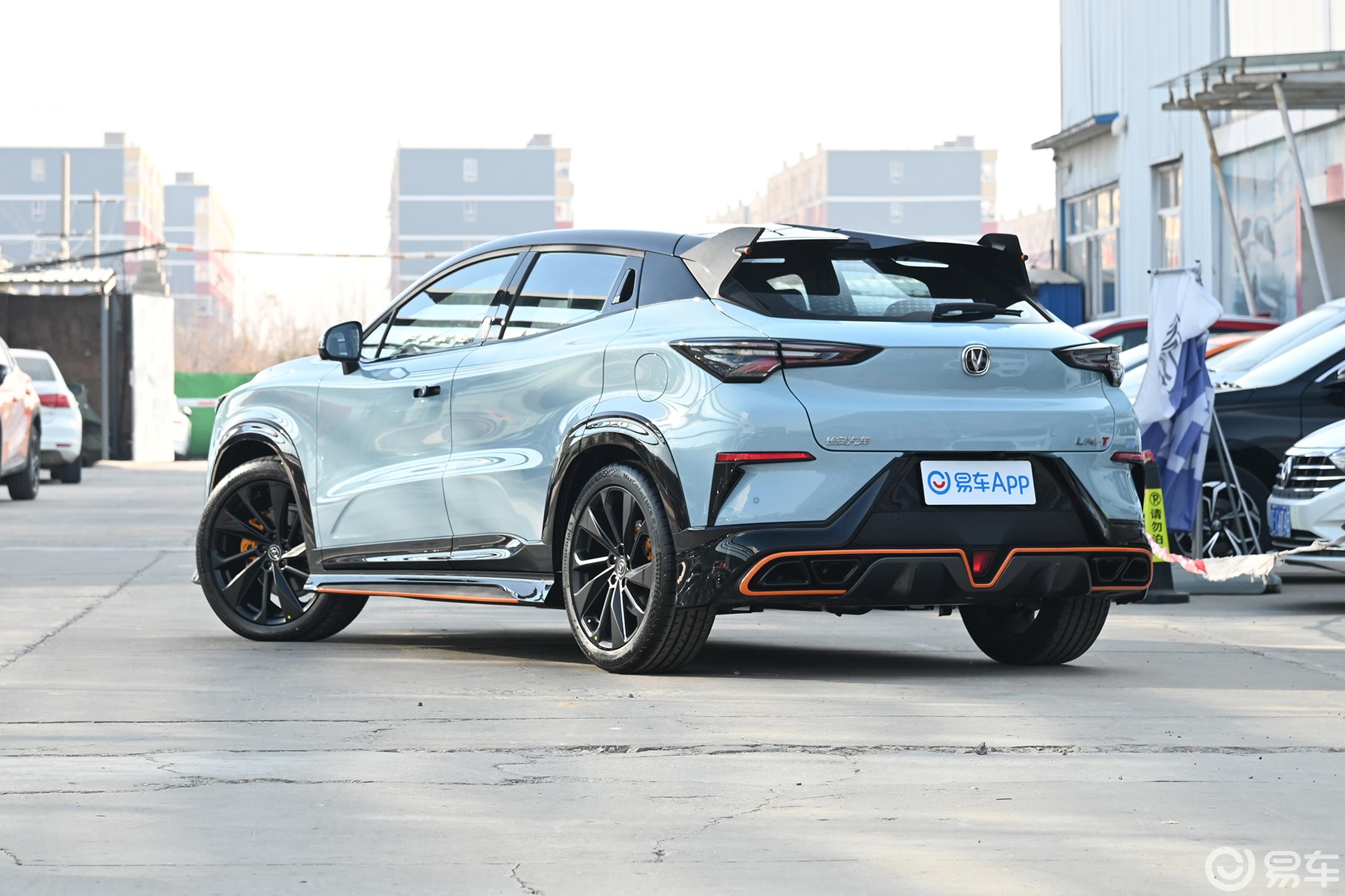 【长安UNI-T运动版 2.0T 自动领航型侧后45度车头向左水平图片-汽车图片大全】-易车