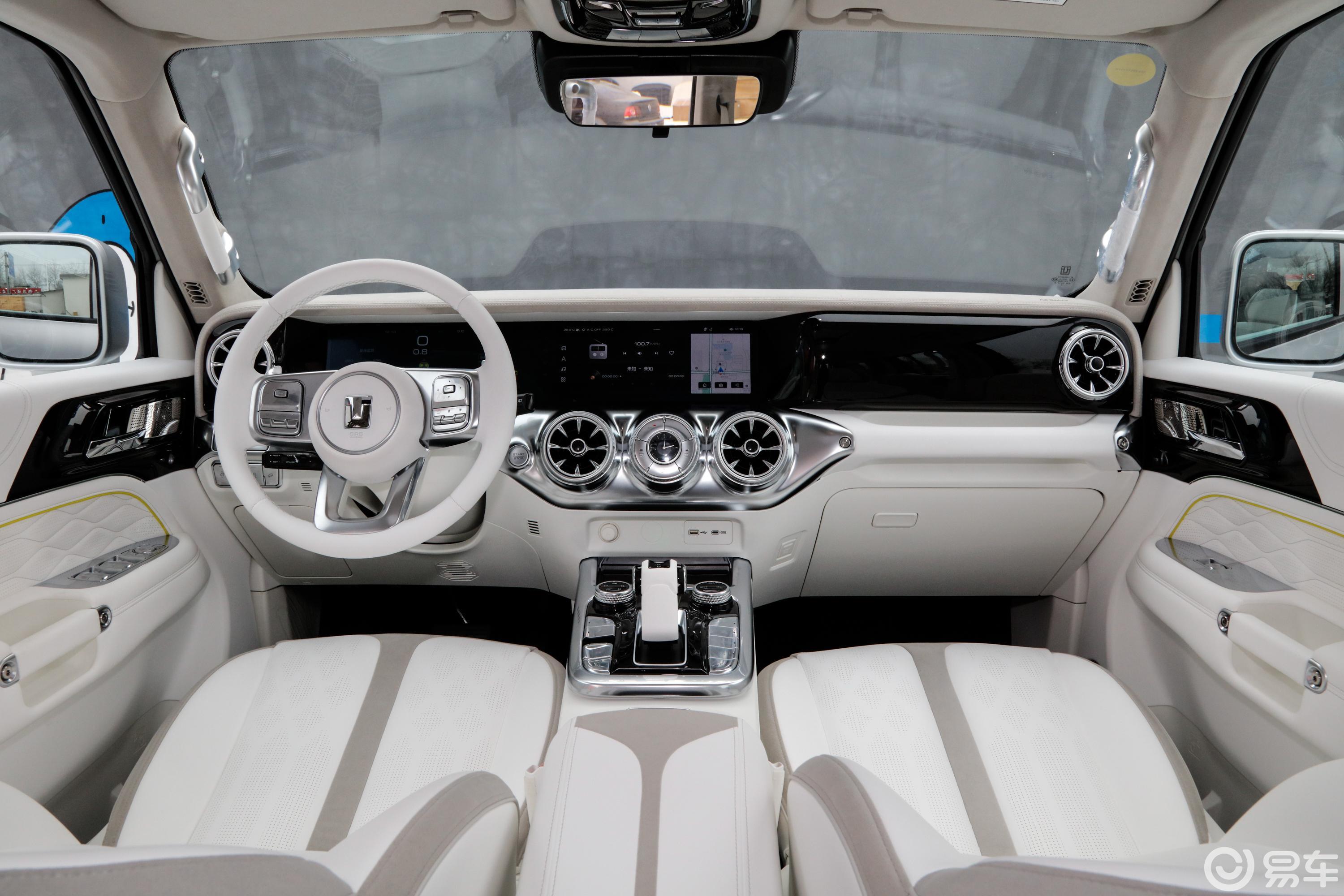 【坦克3002.0T 赛博坦克内饰全景正拍图片-汽车图片大全】-易车