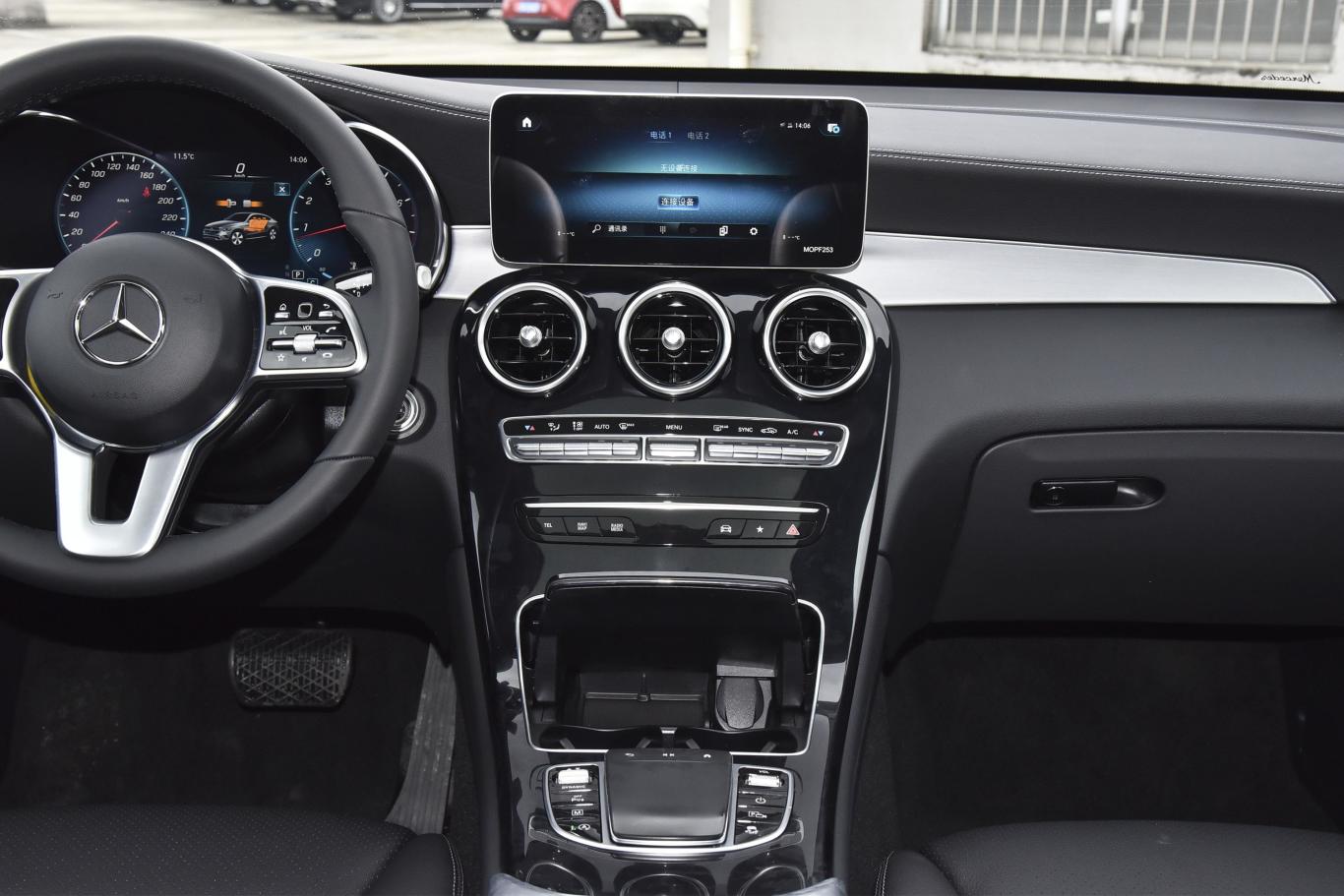 【奔驰GLC轿跑改款 GLC 260 4MATIC 轿跑SUV内饰图片-汽车图片大全】-易车